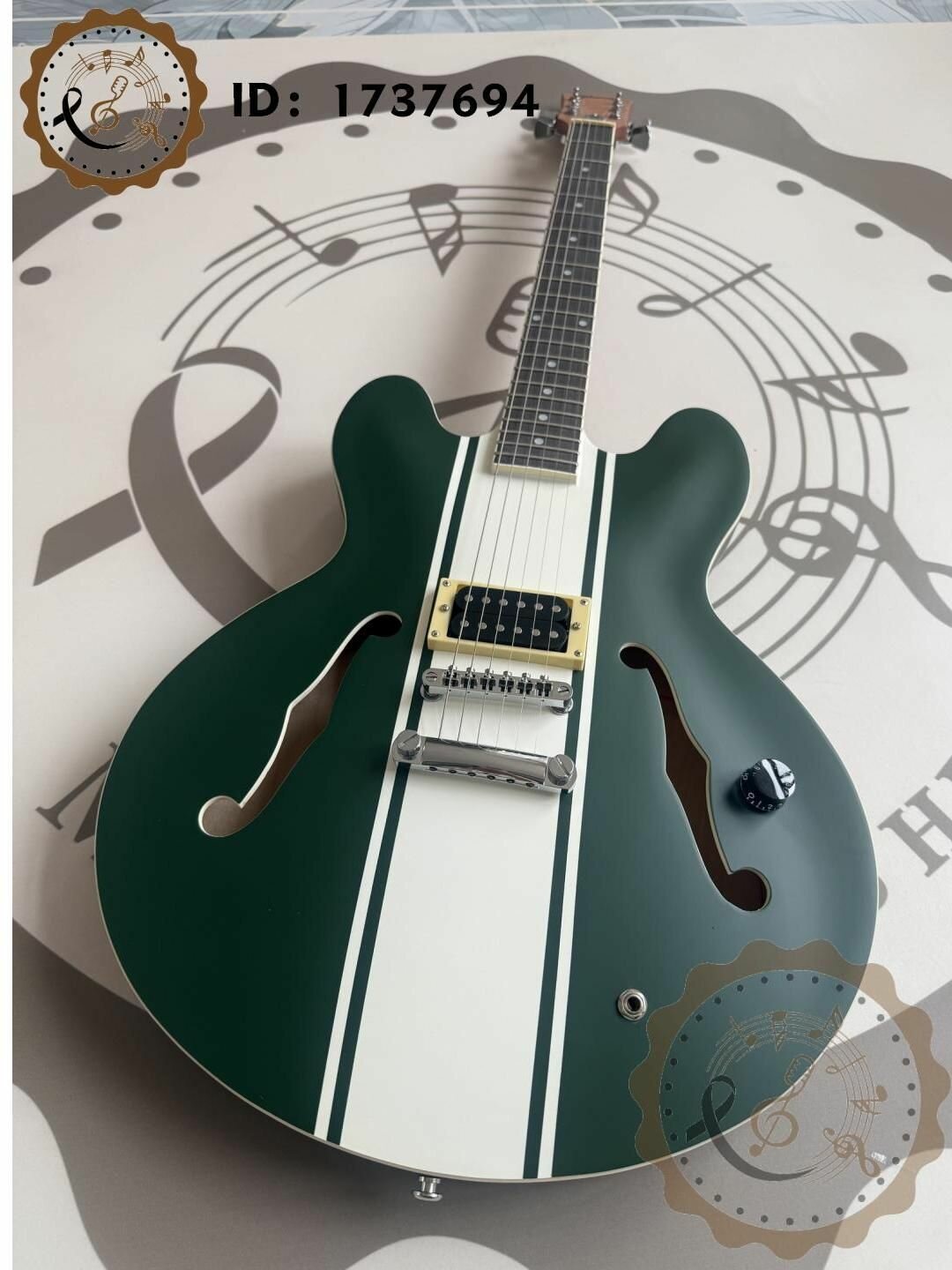 Джазовая полупустотелая Электрогитара