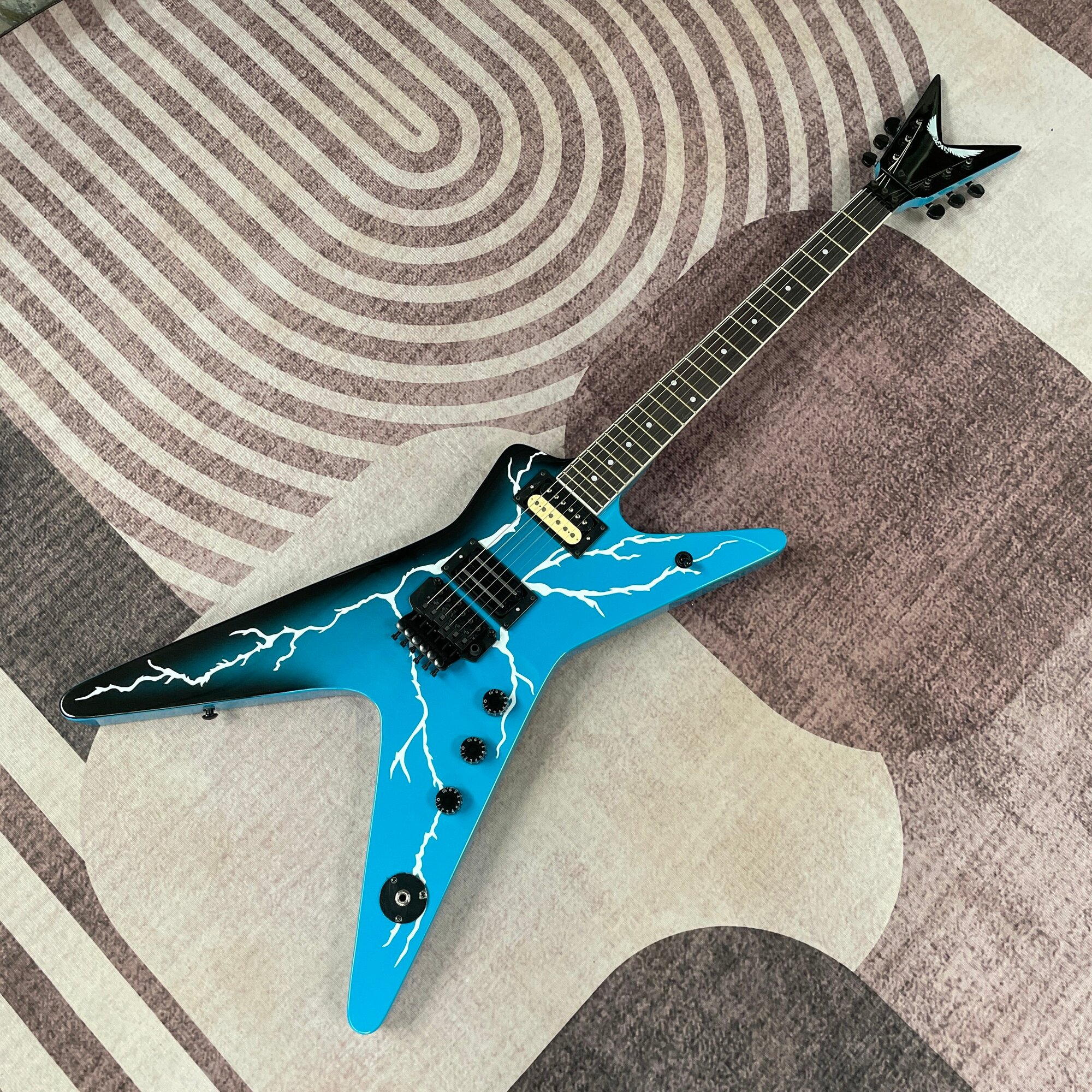 Электрогитара Электрогитара Flying V 6-струнная, корпус Махагони 6-струнная