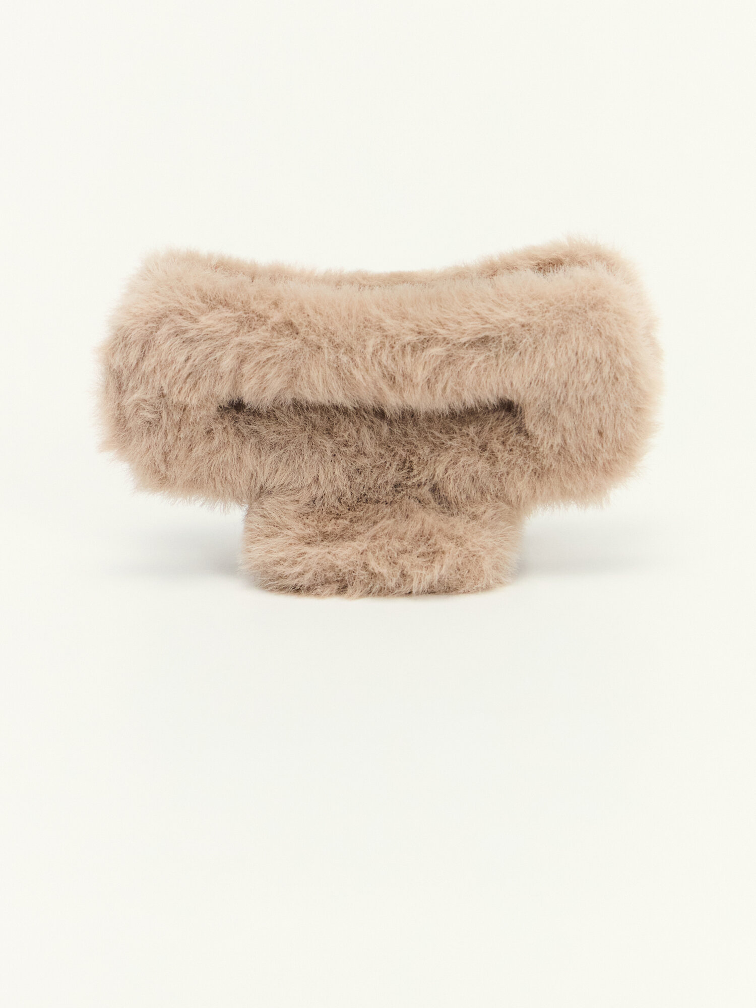 Меховая заколка-краб для волос Zarina, цвет бежевый, 1 шт, ZR2602061306-62