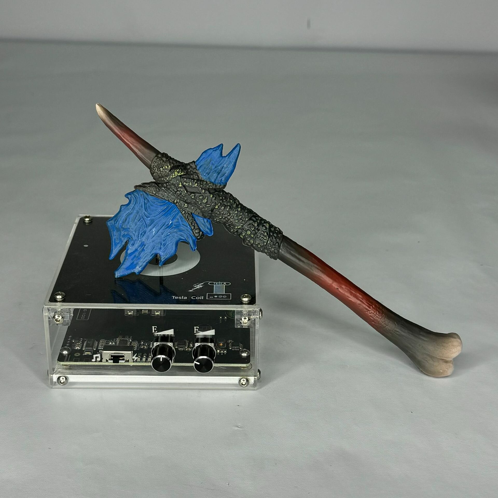 Головной убор Кинг-Конга, фигурка с боевым топором, маска Короля монстров из ПВХ, фигурка для косплея на Хэллоуин.