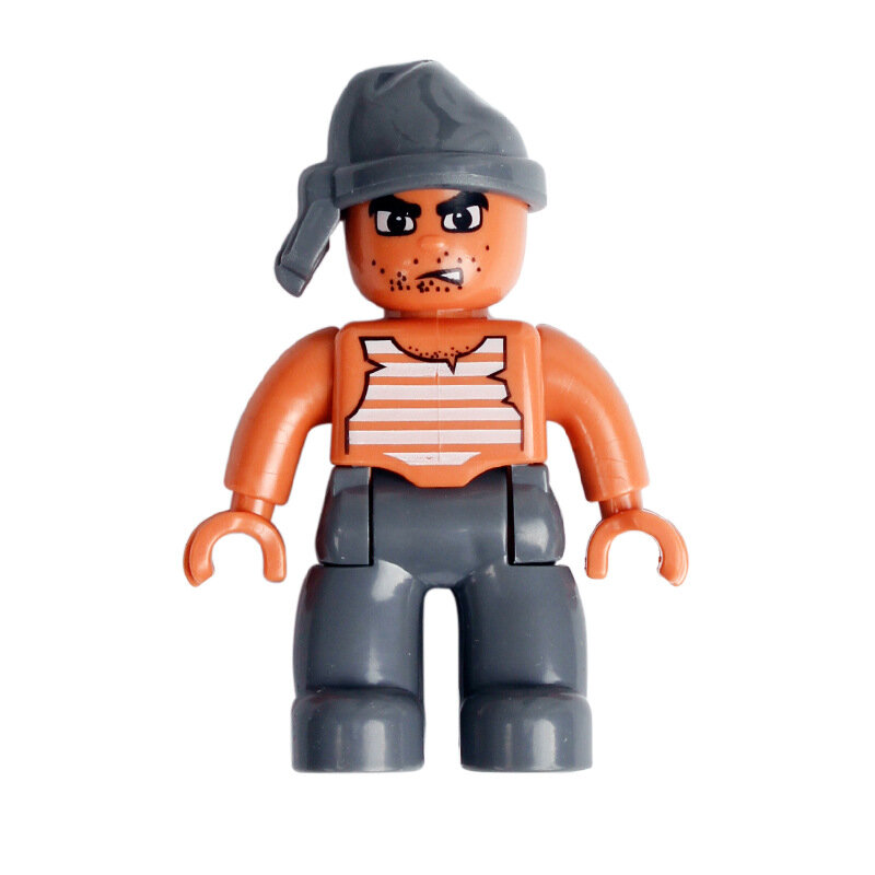 Крупные строительные блоки, аксессуары в больших количествах, минифигурки, пиратский корабль, шкатулка для украшений, штурвал, парус пиратского корабля, флаг, большой корабль