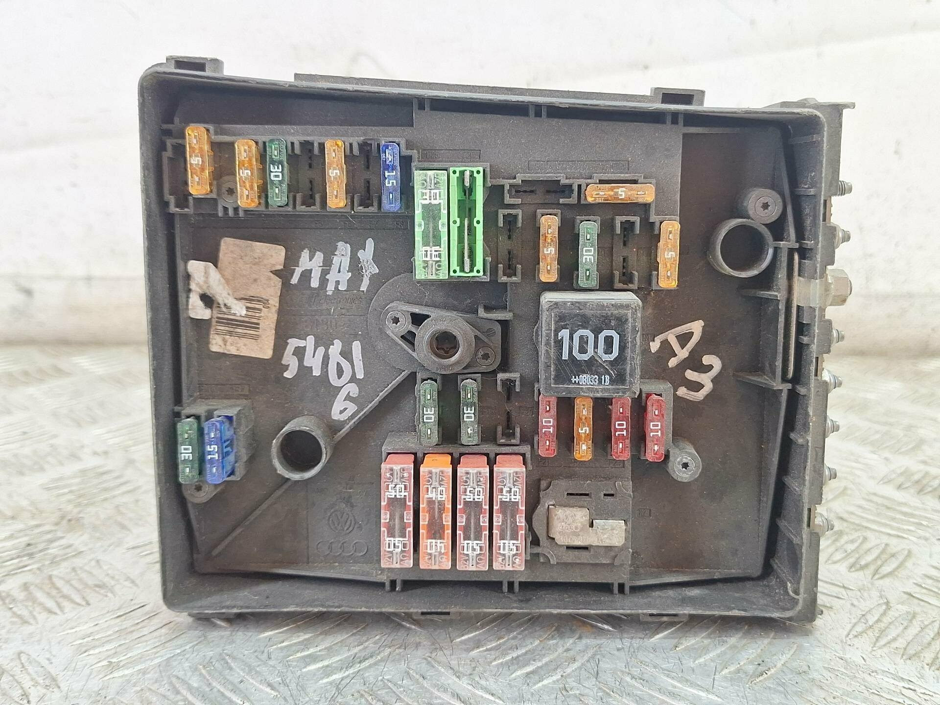 Блок предохранителей Audi A3 8P рест. 2005 01718130