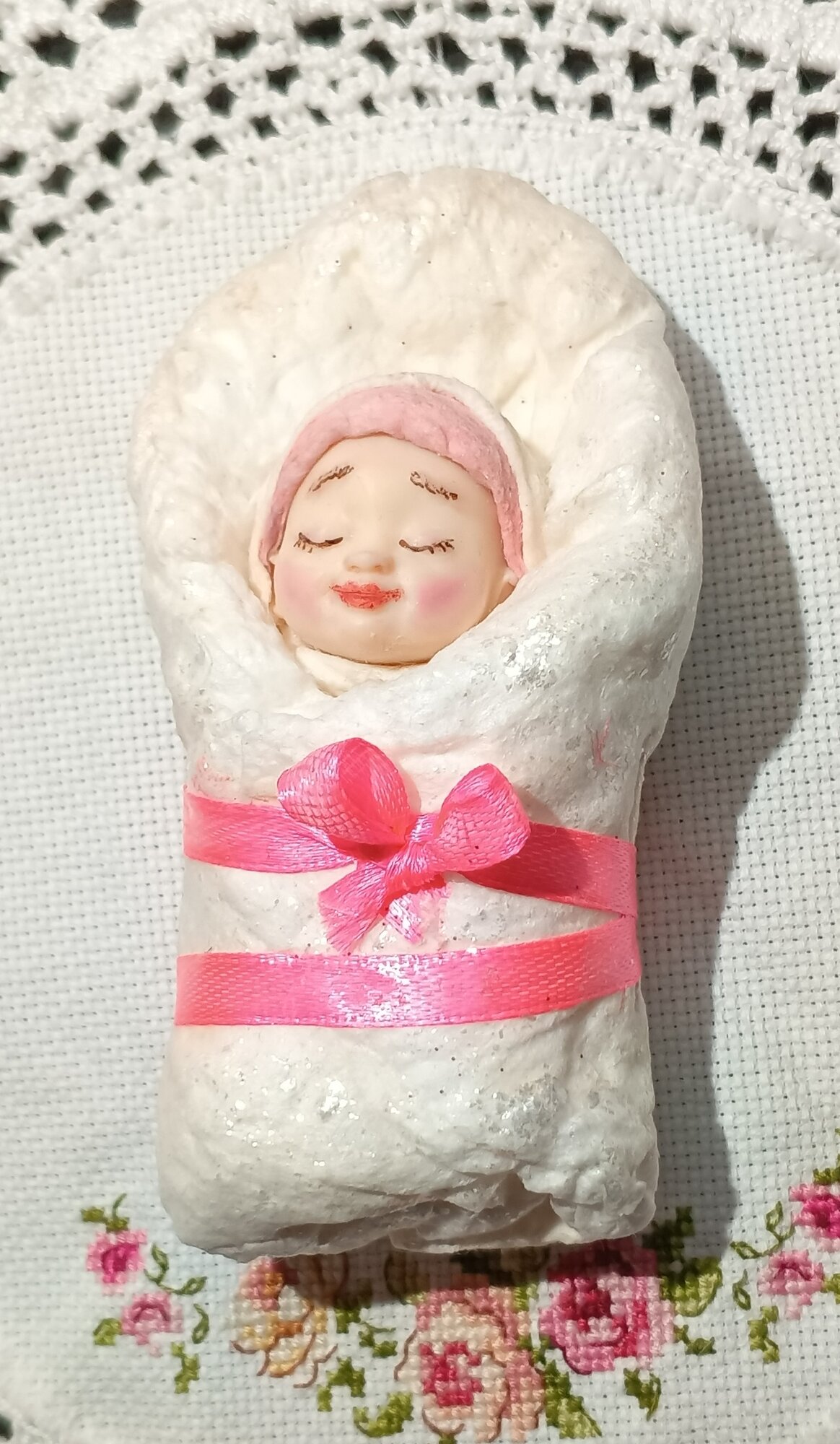 Ватная ёлочная игрушка пеленашка Алёнушка