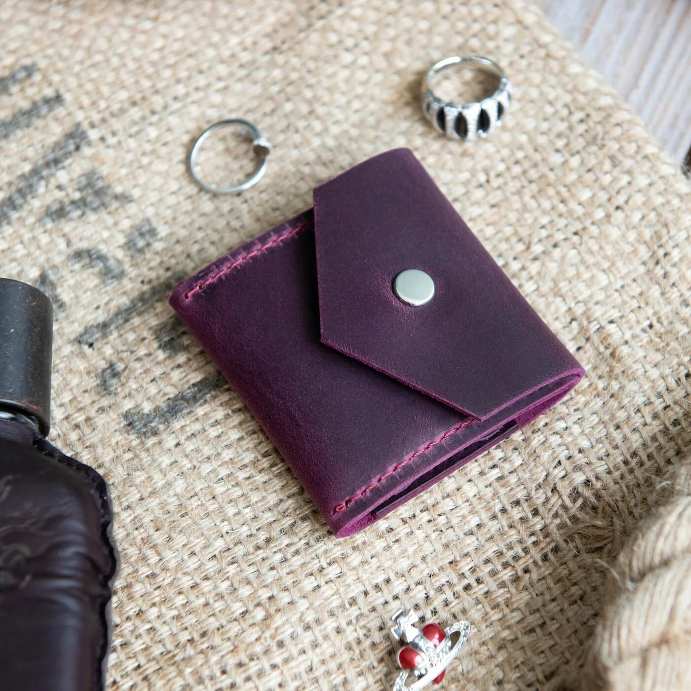 Чехол дорожный для украшений кожаный, маленький. Для колец и сережек.