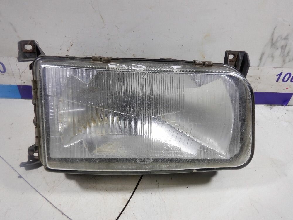 Фара правая VW Passat B3