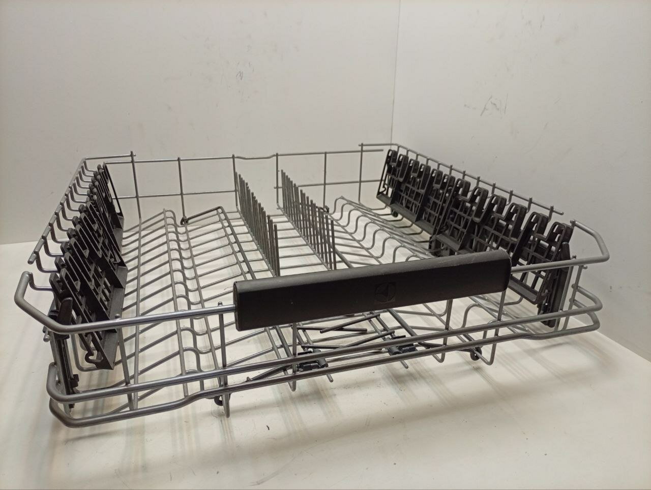 ESL98330 ктп2 Верхняя корзина посудомоечной машины AEG Electrolux 140002717043 б/у