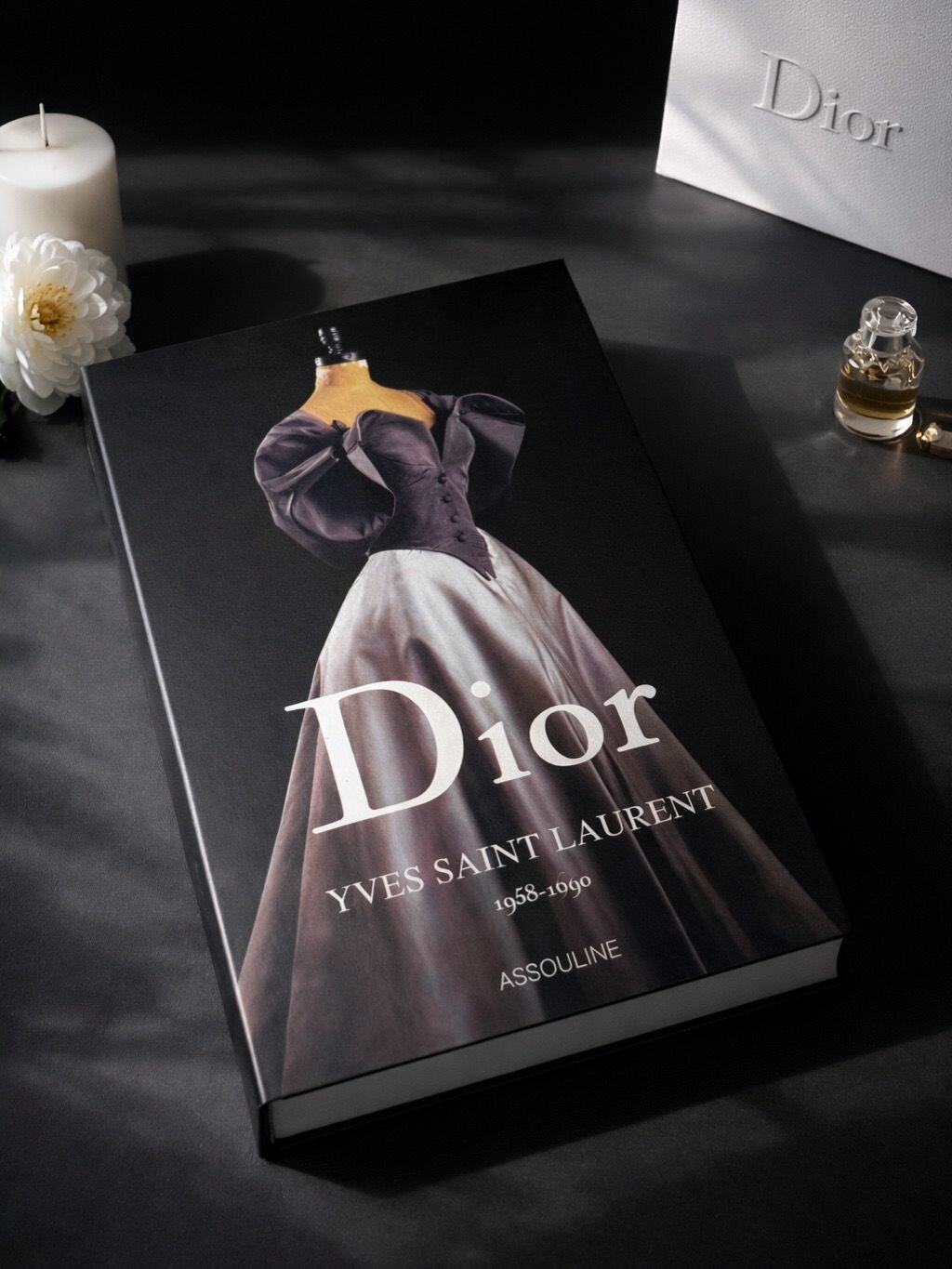 Муляж книги для интерьера, книга декоративная / журнал Vogue