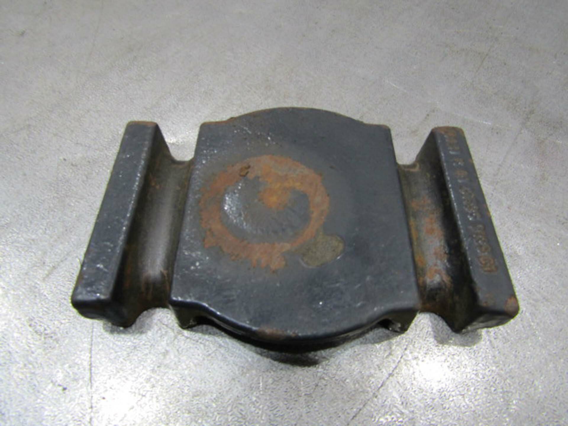 Проставка передней рессоры под стремянки MAN TGA, TGS, TGX