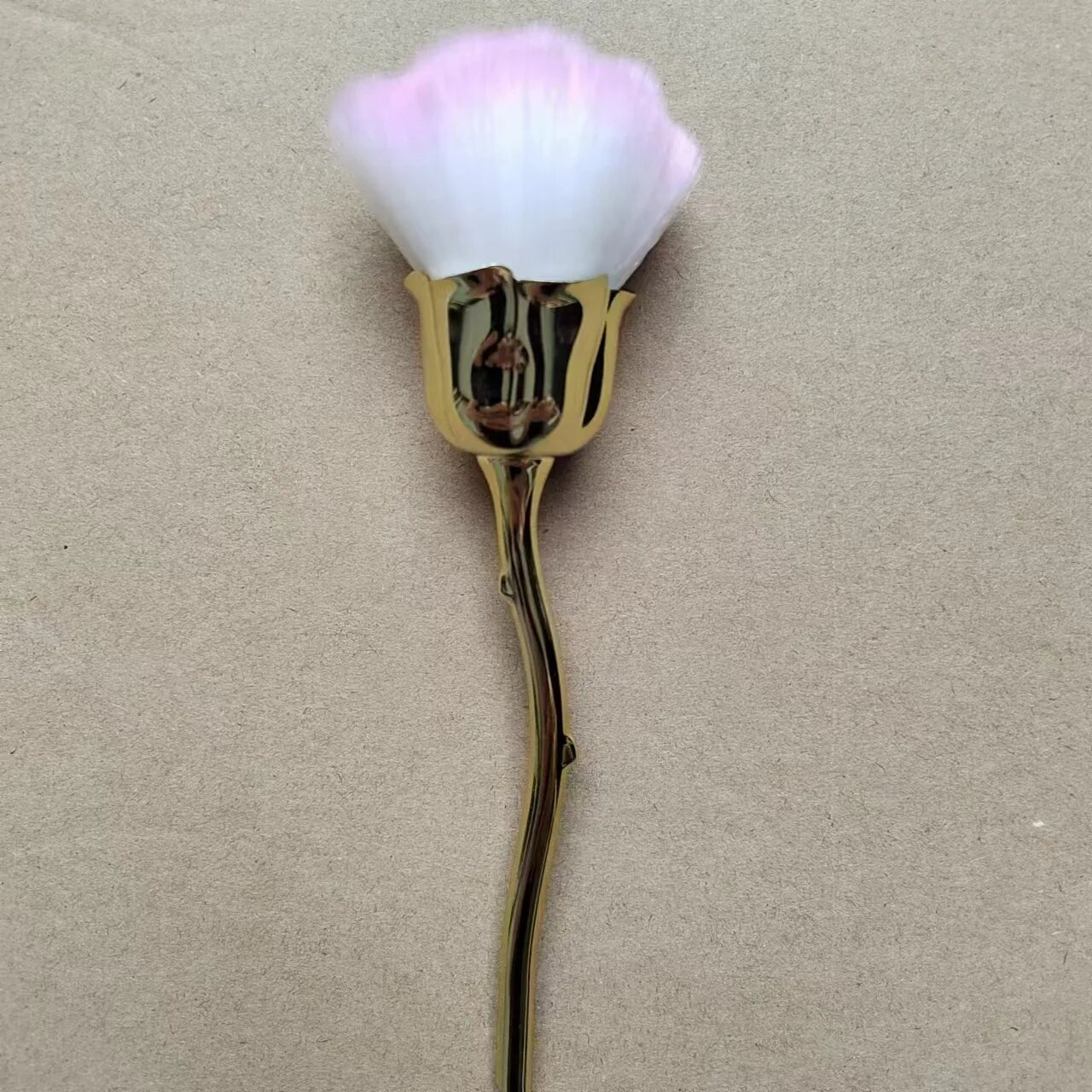 Кисть для рассыпчатой пудры черная роза white