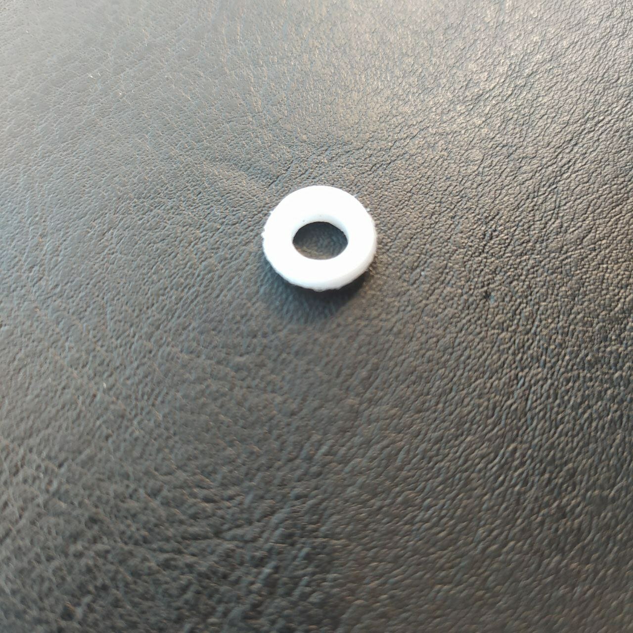 Фторопластовая ствольная конусная прокладка МР-654К под круглую гайку с зацепом