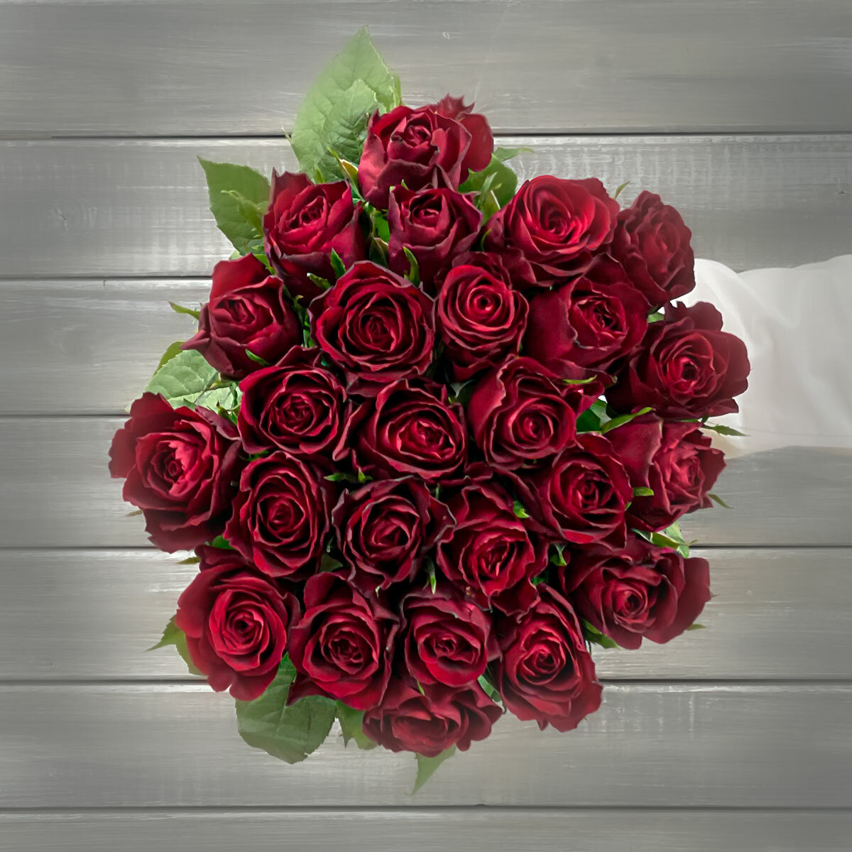 Монобукет "Букет Маркет", 23 красных розы, 40см, красная упаковка, высота 40 см