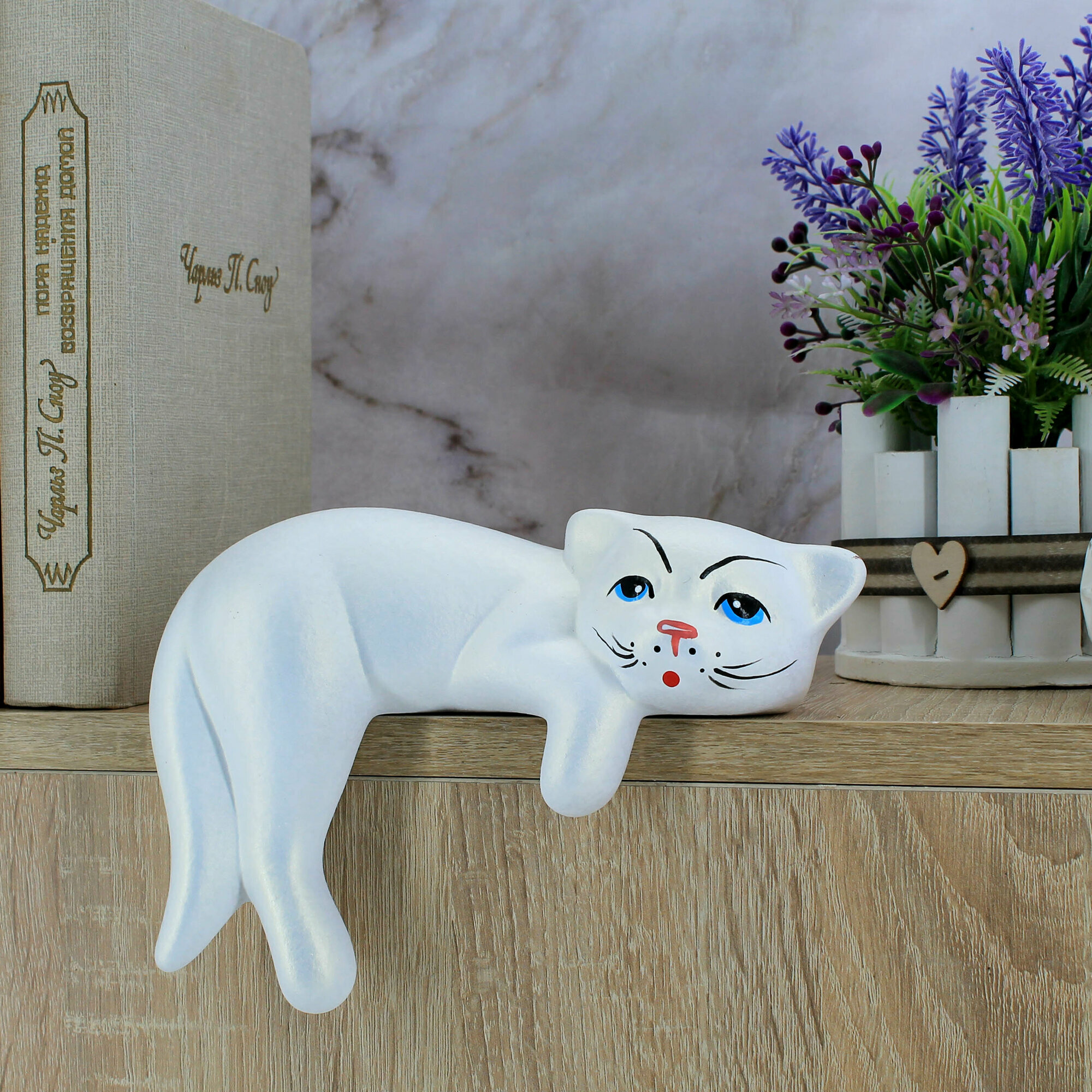 Интерьерная статуэтка фигурка Кот Сеня , 18 см . керамика , цвет белый ,