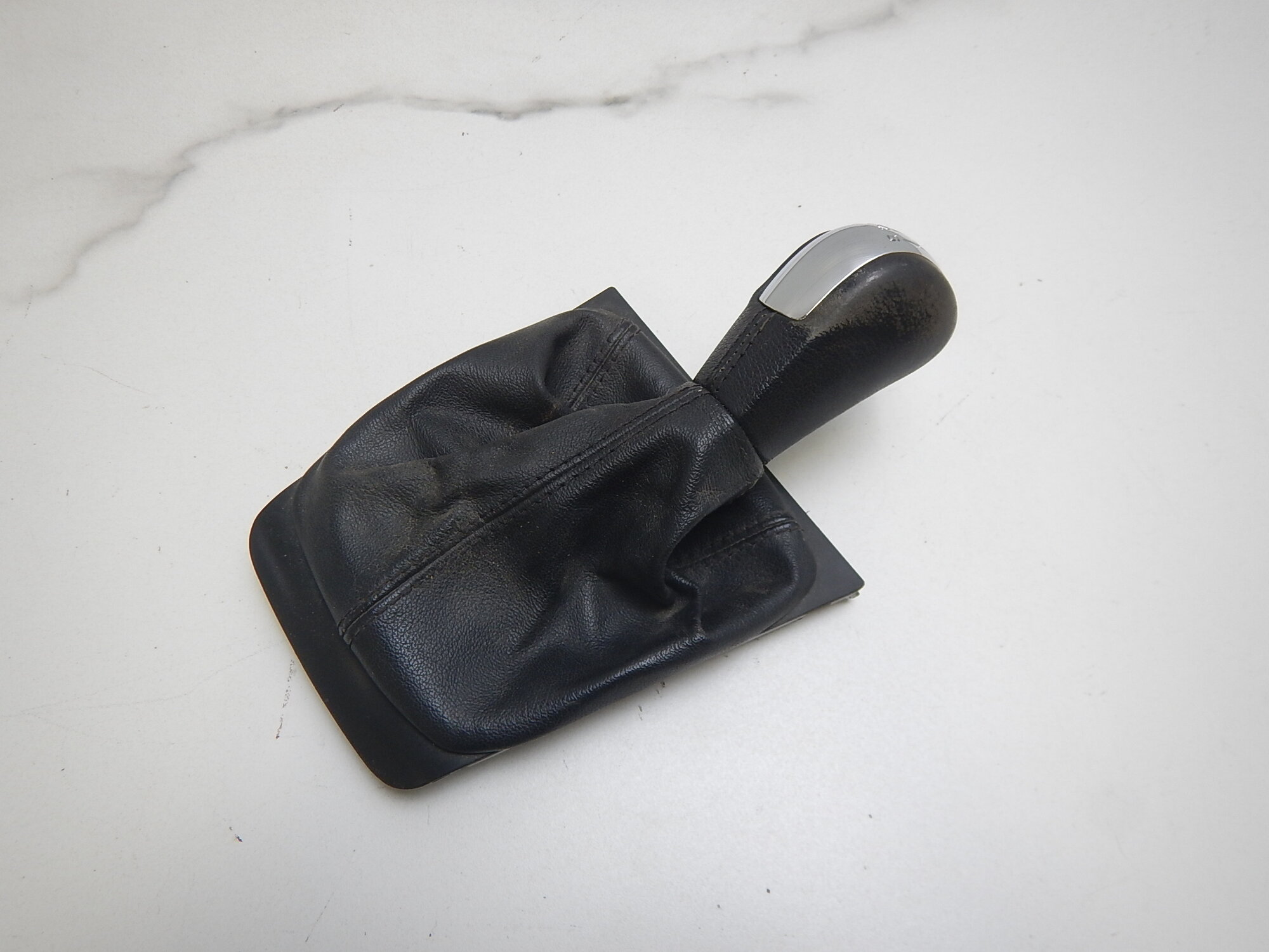 Б/У Чехол кулисы, Skoda (Шкода)-OCTAVIA A5 (1Z) (04-) SKODA OCTAVIA A5 (1Z) (04-) Потертости. 629548 VAG арт. 1Z1863212