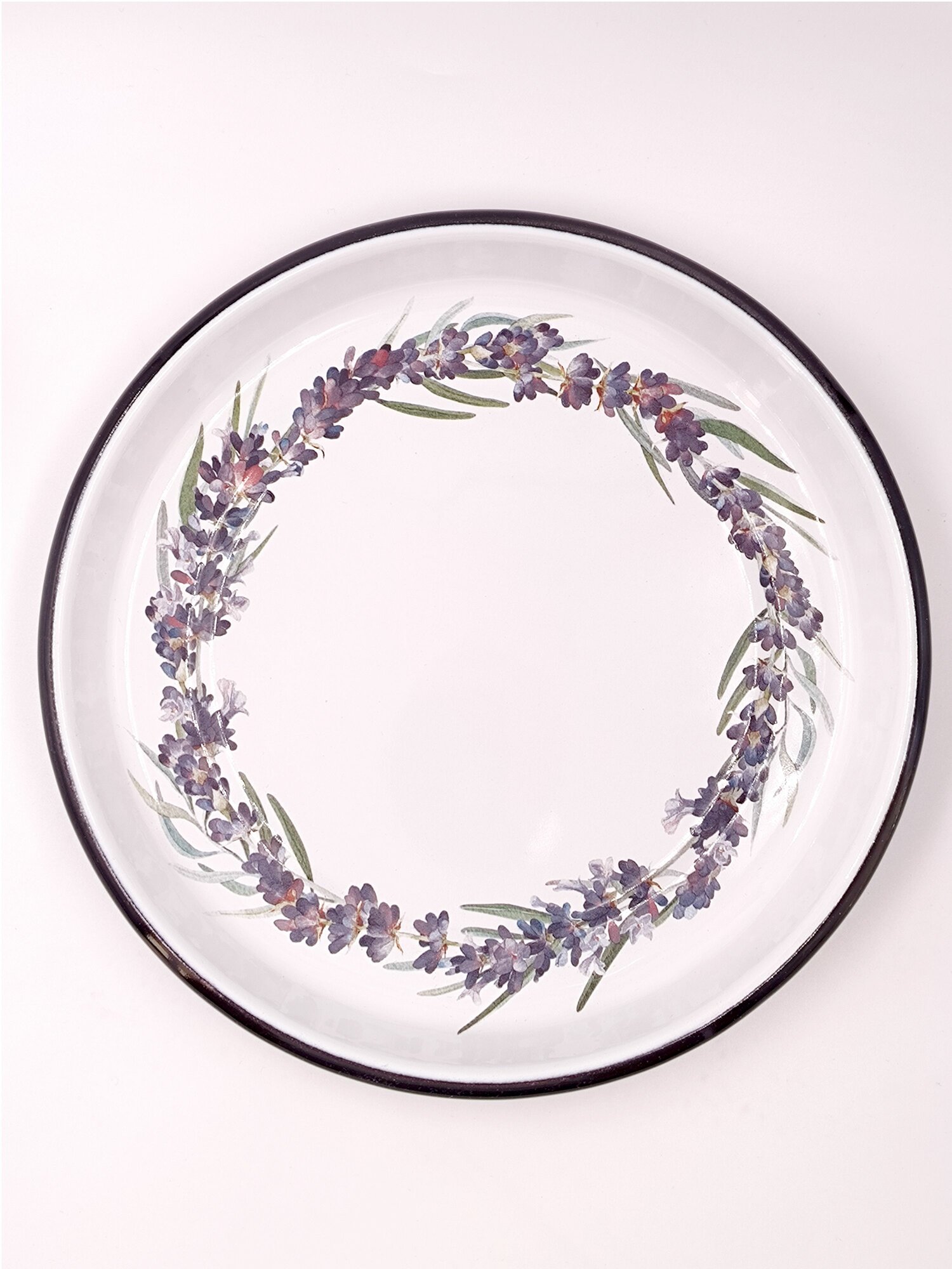 Тарелка эмалированная Эмалика "Лаванда с листьями (узкая ветка)" 22 см