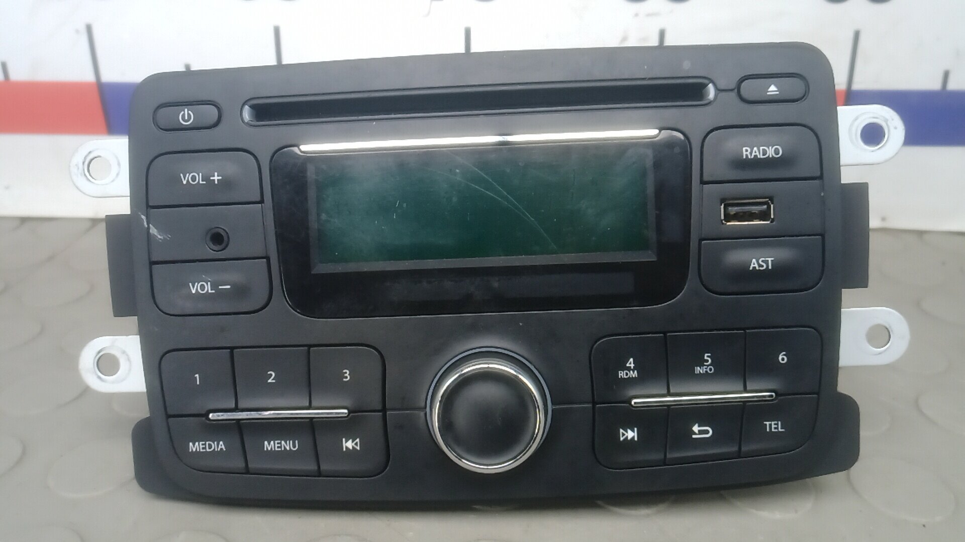 Магнитола RENAULT DUSTER 1