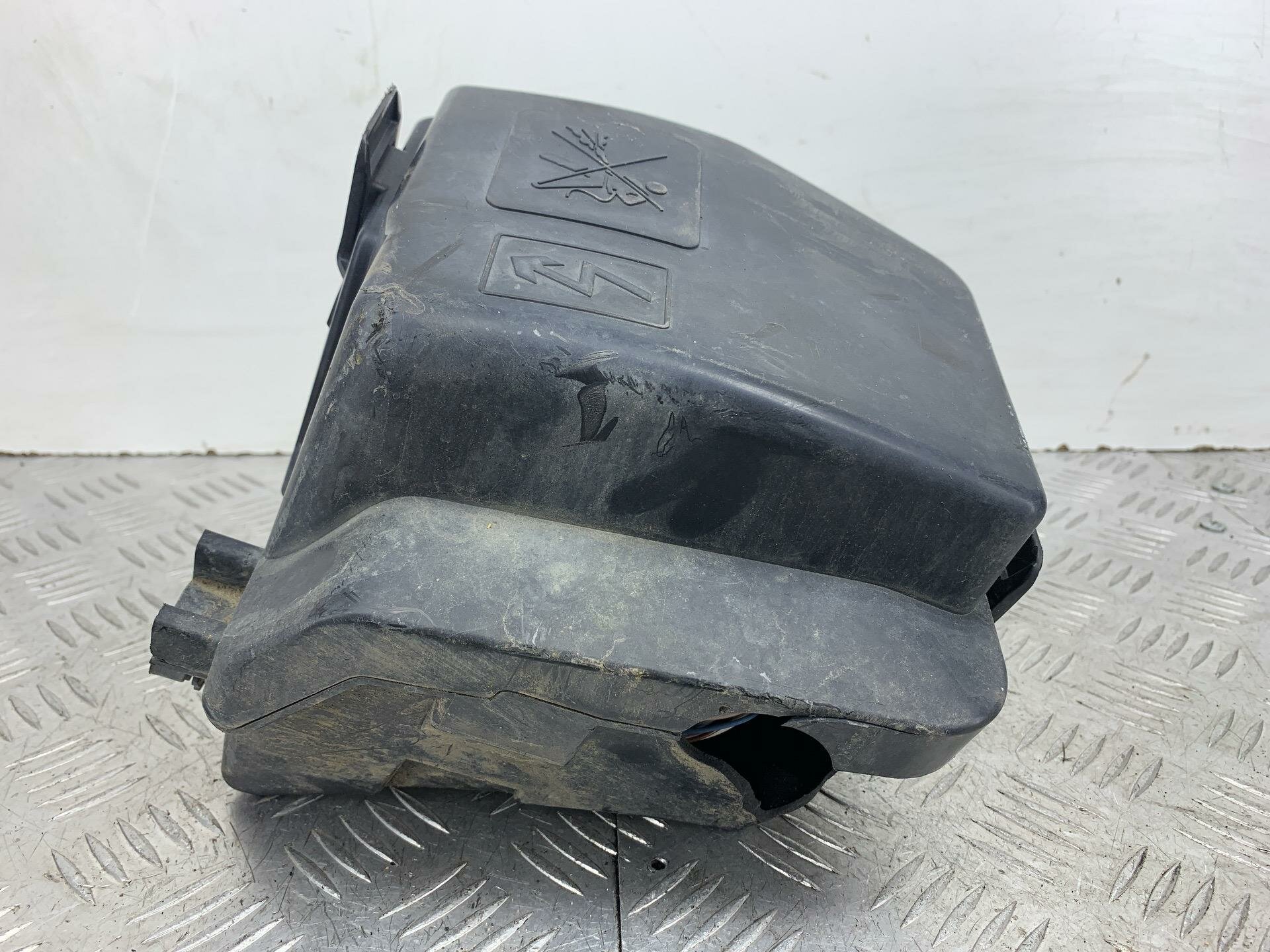 Блок реле и предохранителей Dacia Logan MCV 2 (2013 - 2016) 243825499R