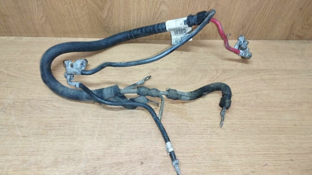 Клемма аккумулятора плюс Opel Corsa D 55558092