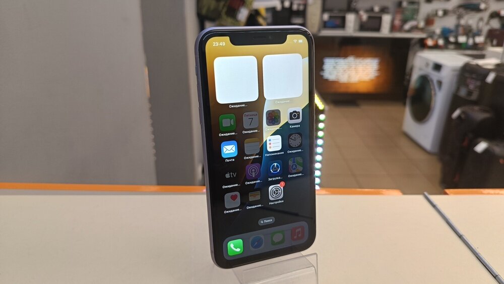 Смартфон Apple iPhone 11 64 ГБ, Dual: nano SIM + eSIM, фиолетовый, б/у, уценка