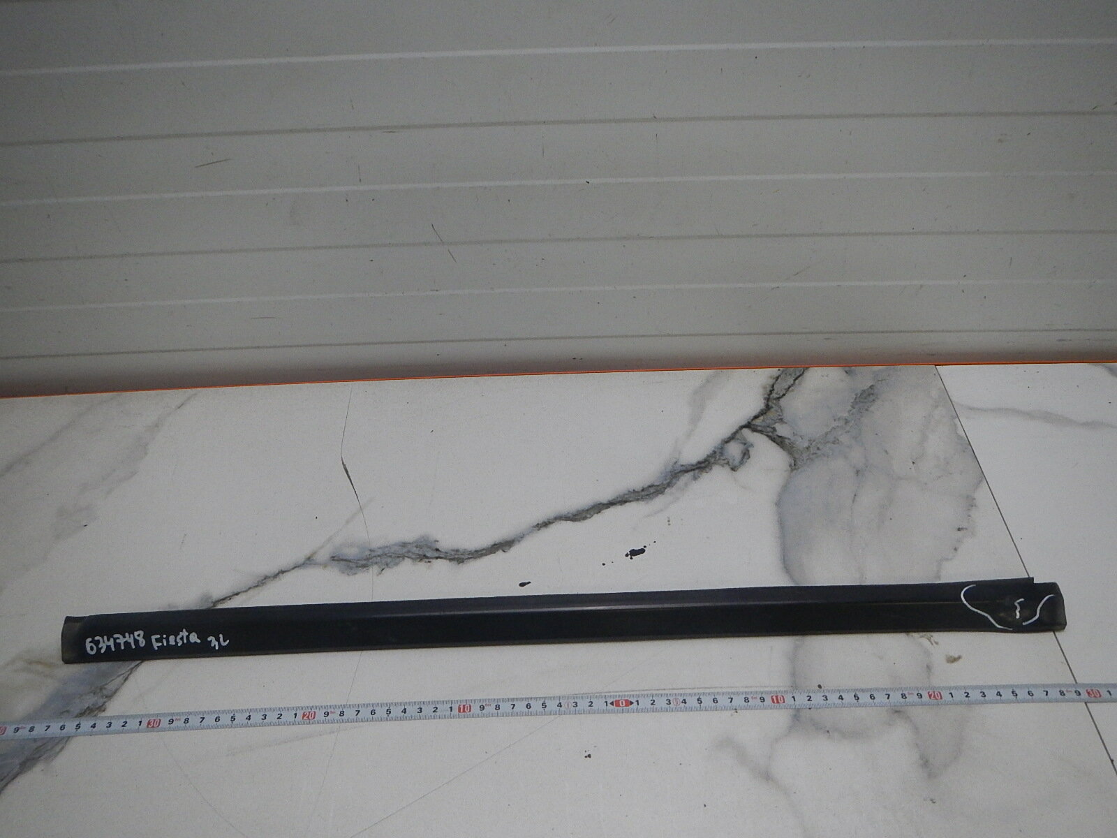 Б/У Накладка стекла заднего левого, Ford (Форд)-FIESTA (01-07) FORD FIESTA (01-07) Деформация. 634748 FORD арт. 1374115