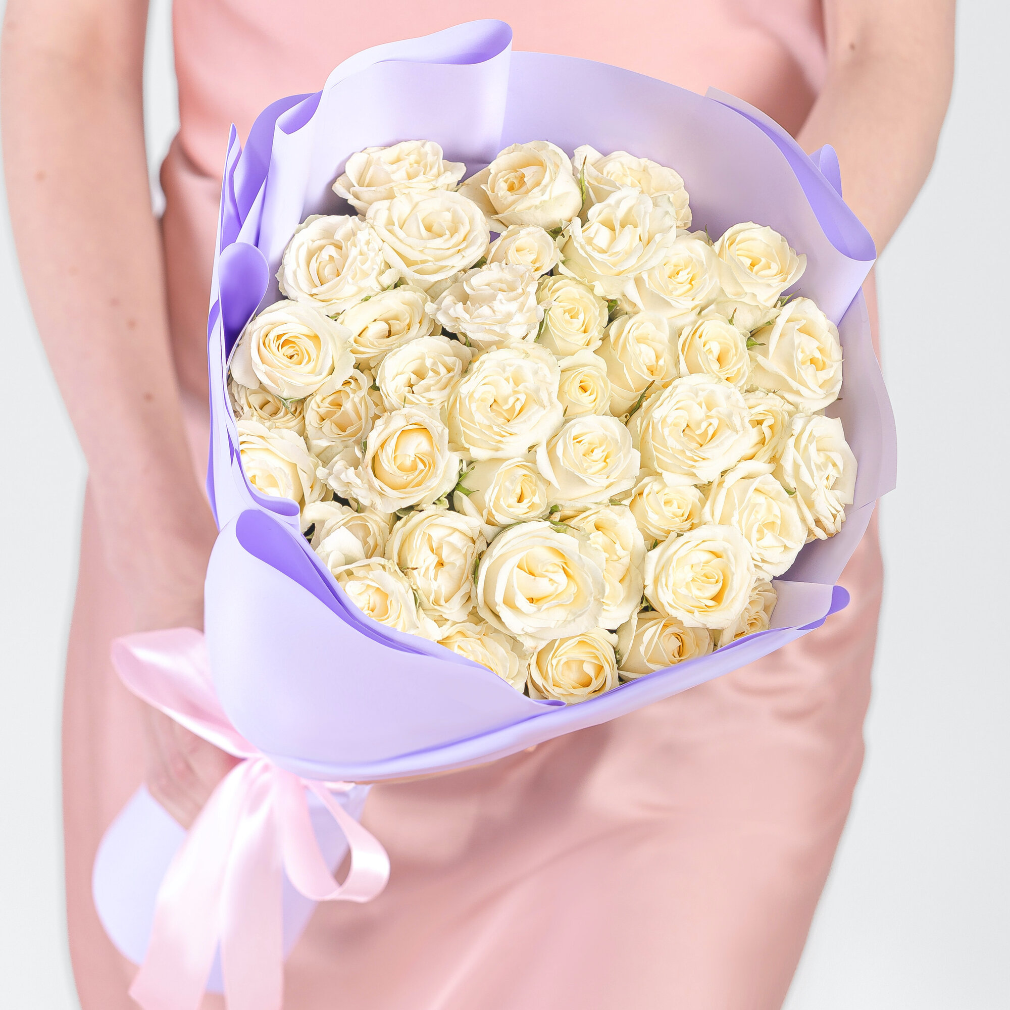 Букет Мегацвет24 "Сноуфлейк", 15 белых роз, сборка в дизайнерскую упаковку