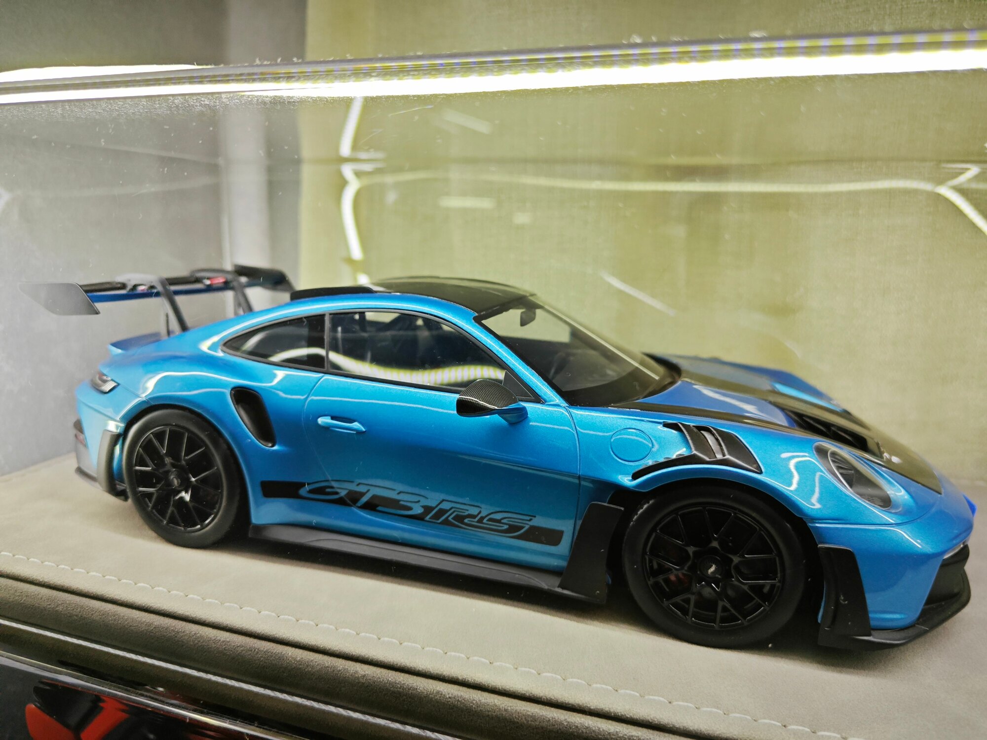 MIGO MODEL 1:18 Porsche 911 992 GT3 RS Blue Модель автомобиля из высококачественной смолы