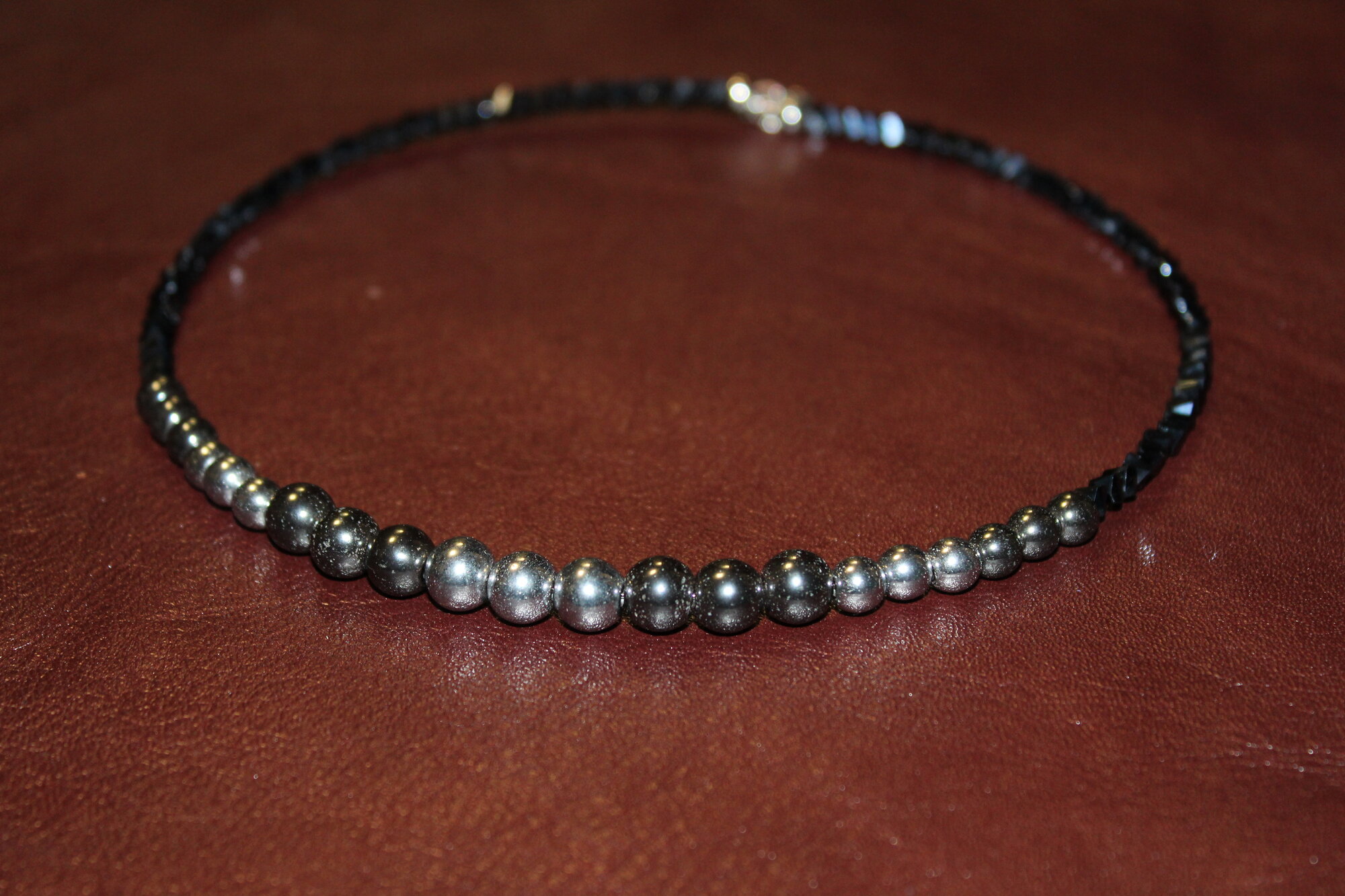 Комплект бижутерии: чокер, гематит