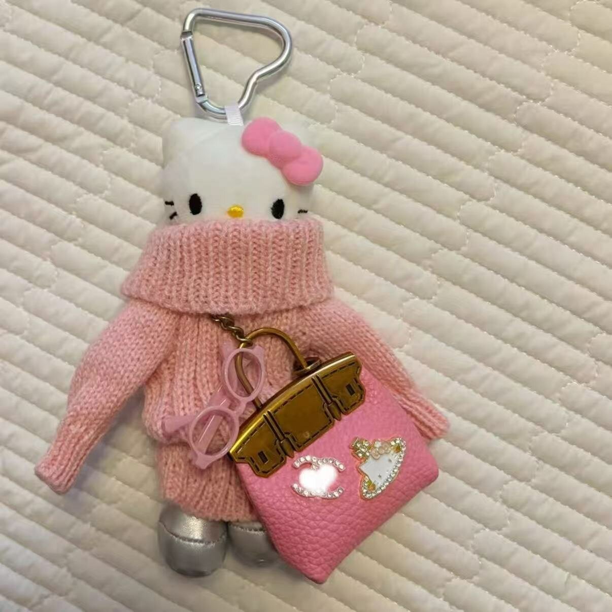 Маленький кулон в стиле Шанель Hello Kitty, длинноногий кот, милый плюшевый мультяшный кукольный брелок, подарочный кулон