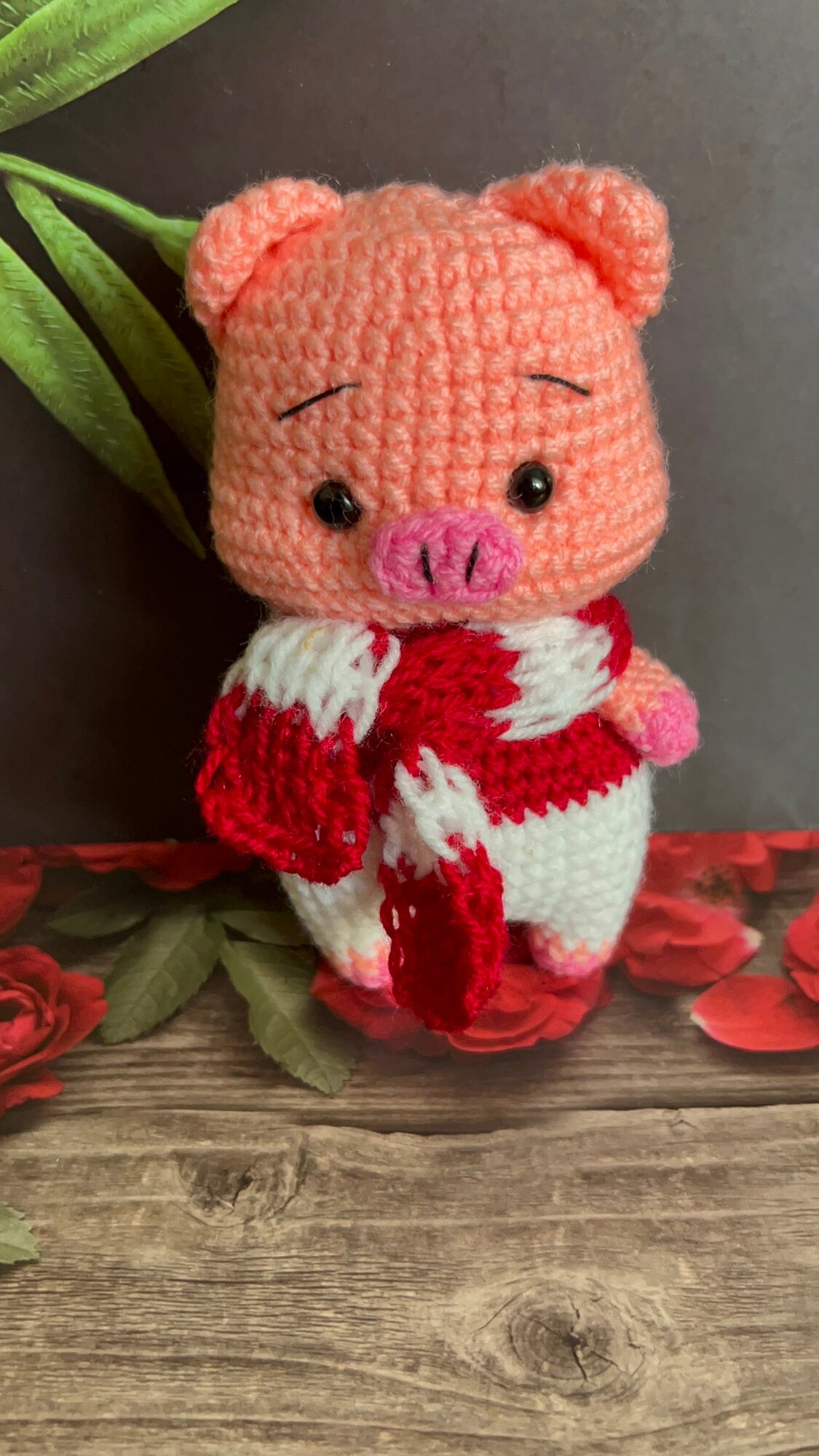 Вязаная игрушка поросенок Спартак. Вязаный брелок, обвес на рюкзак. Поросенок Спартак в подарок