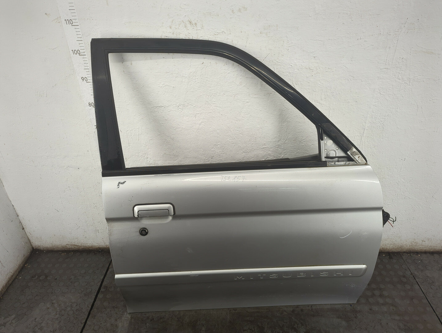 Дверь боковая (легковая) правая передняя Mitsubishi Montero Sport / Pajero Sport Б/У