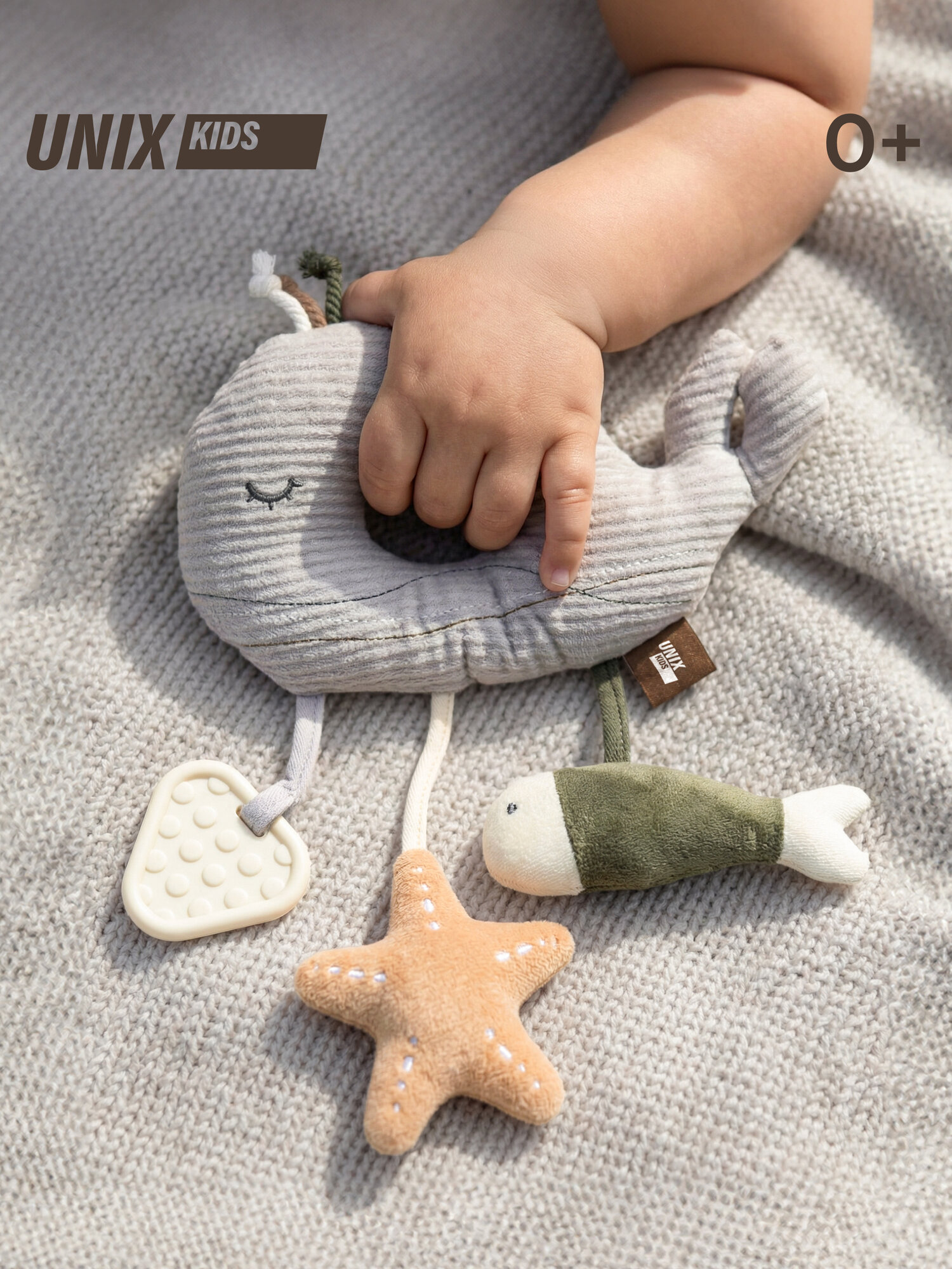 Развивающая игрушка для новорожденного 0+ UNIX Kids Whale для малышей прорезыватель, подвесная для кроватки и коляски