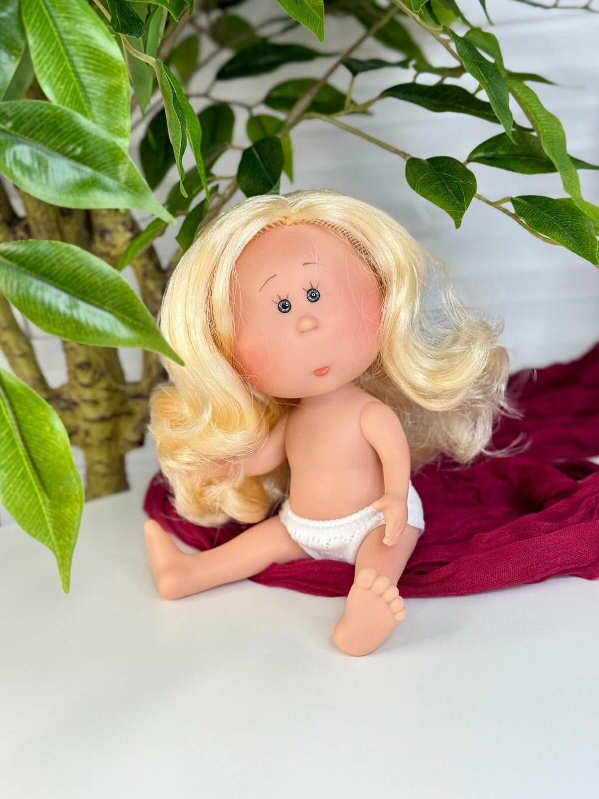 Кукла Nines виниловая 23см Little Mia без одежды