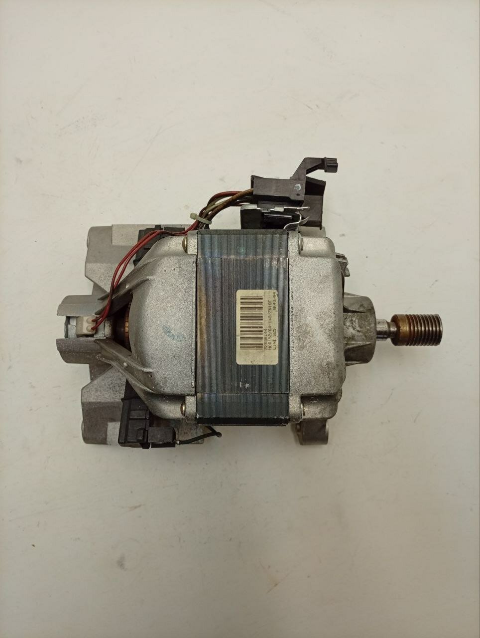 EWT1221 кт12 Двигатель для стиральной машины Electrolux 12494610 8 контактов б/у