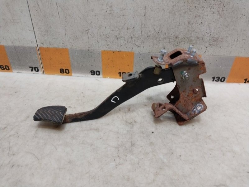 Б/У Педаль сцепления Kia Rio 2009 2, JB 477490 Hyundai-KIA арт. 328201G100