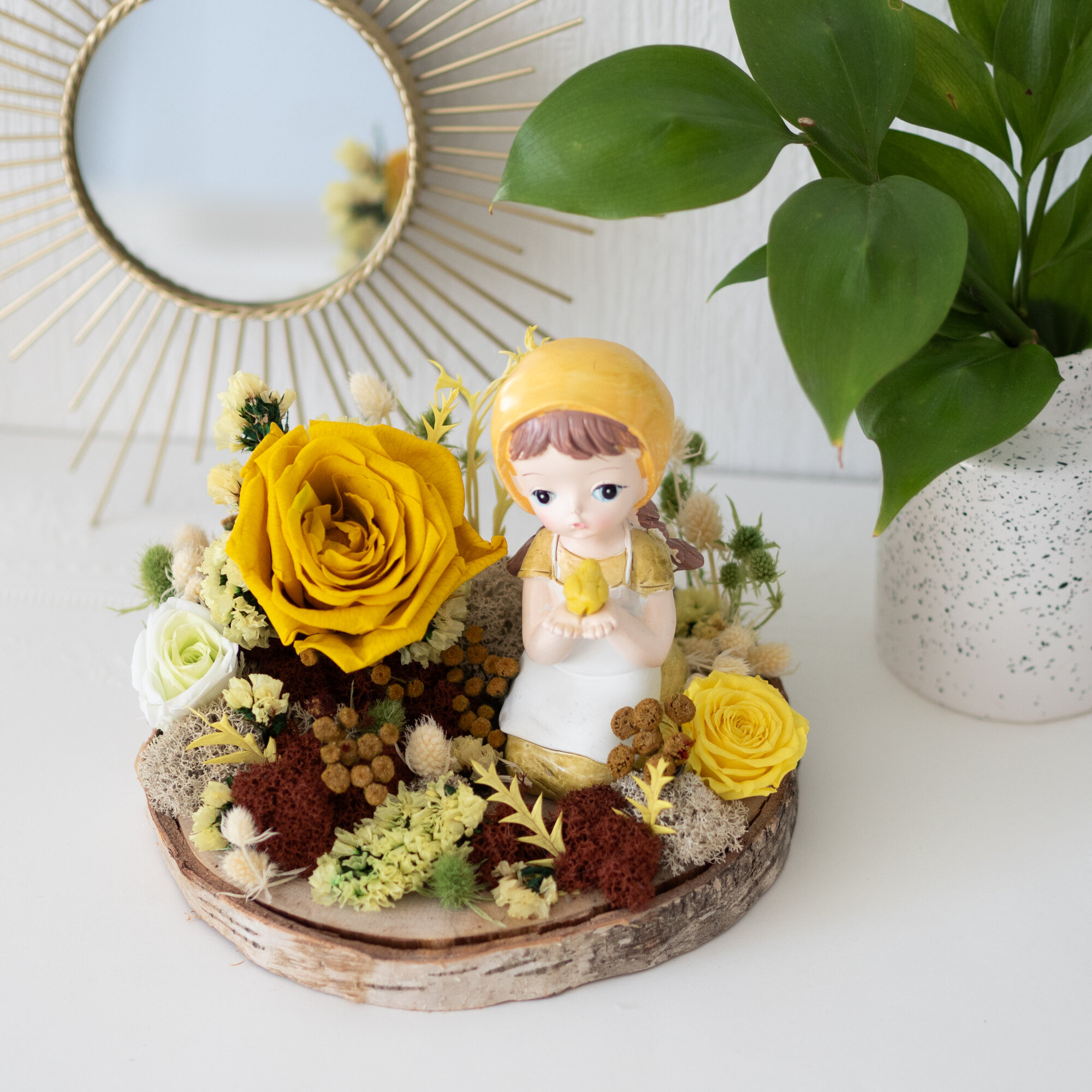 Букет на спиле дерева «Алёнушка» из стабилизированных роз и сухоцветов | Готовый эко-букет | Интерьерная композиция