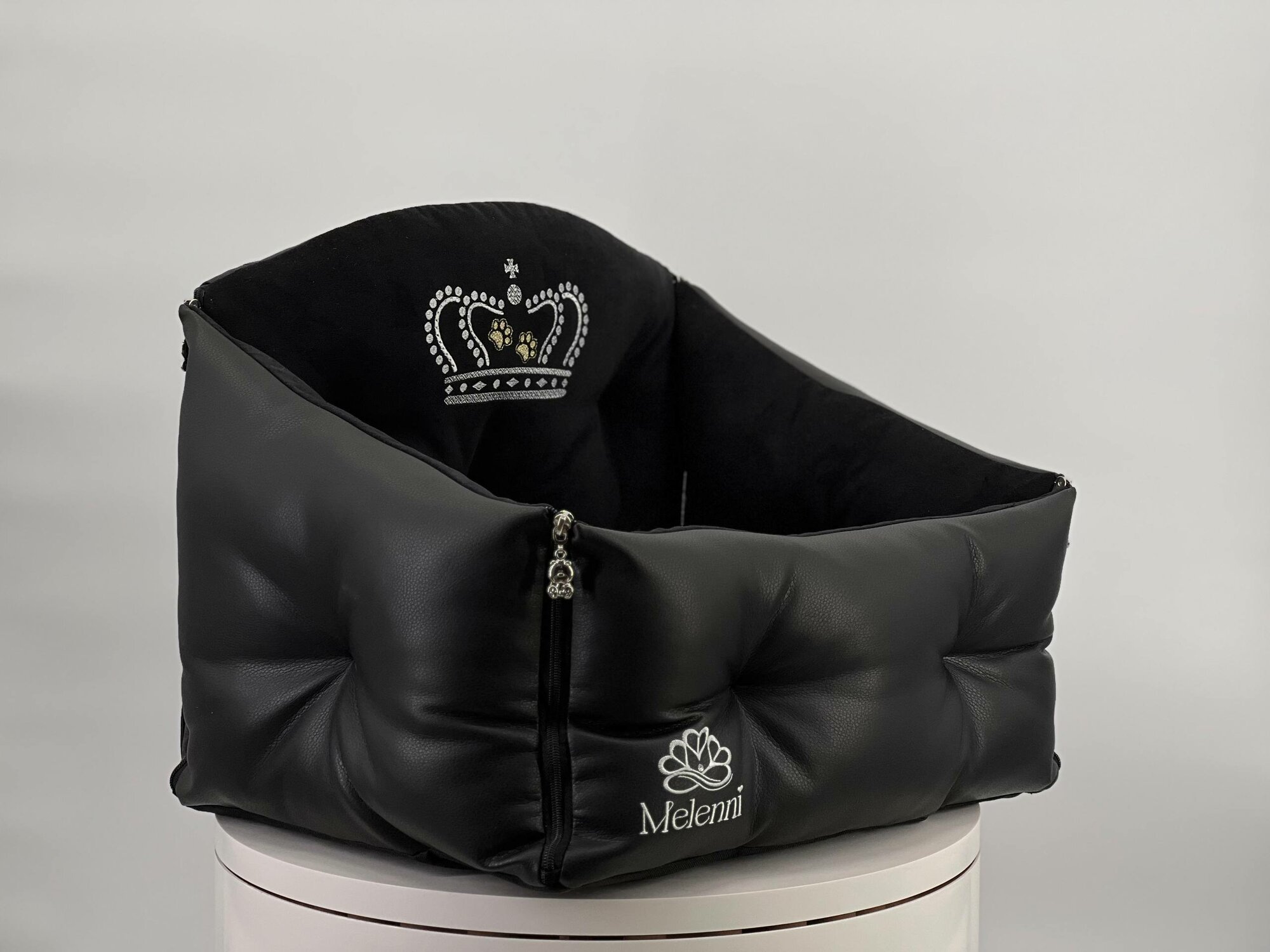 Автокресло-лежак для животных Melenni Премиум "Корона" черное, размер S