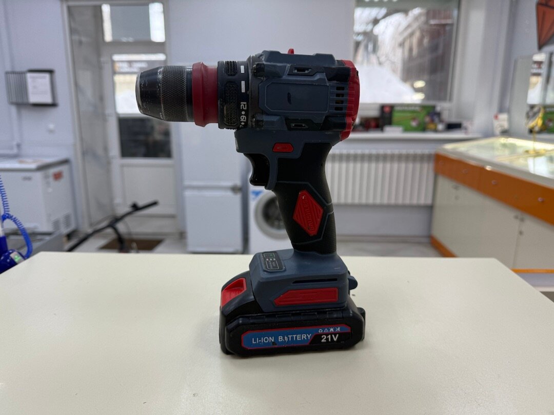 Бесщеточный шуруповёрт Brushless CDBL18, 1 аккумулятора, 21V, уценка, б/у