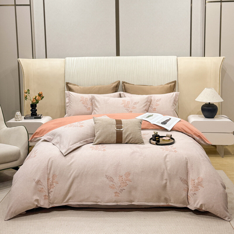 Осенне-зимний четырехпредметный комплект простого утепленного постельного белья из полиэстера и хлопка с принтованными простынями и пододеяльником от Nantong Home Textiles.