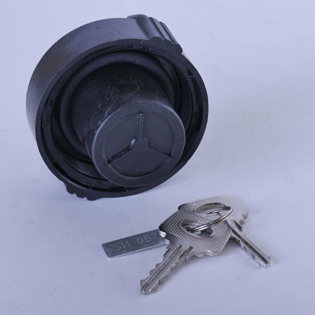 Крышка бензобака, с ключом, чёрная, матовая, для ГАЗ 3302/ВАЗ 2101/2106