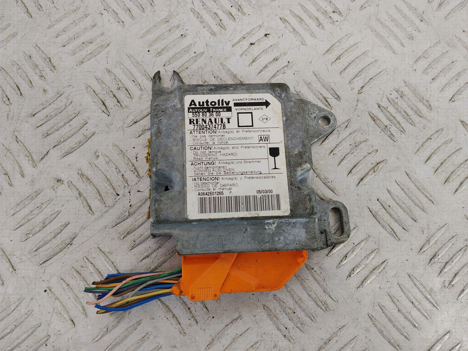 Блок управления подушками безопасности Renault Megane (1995 - 1999) 7700437477B