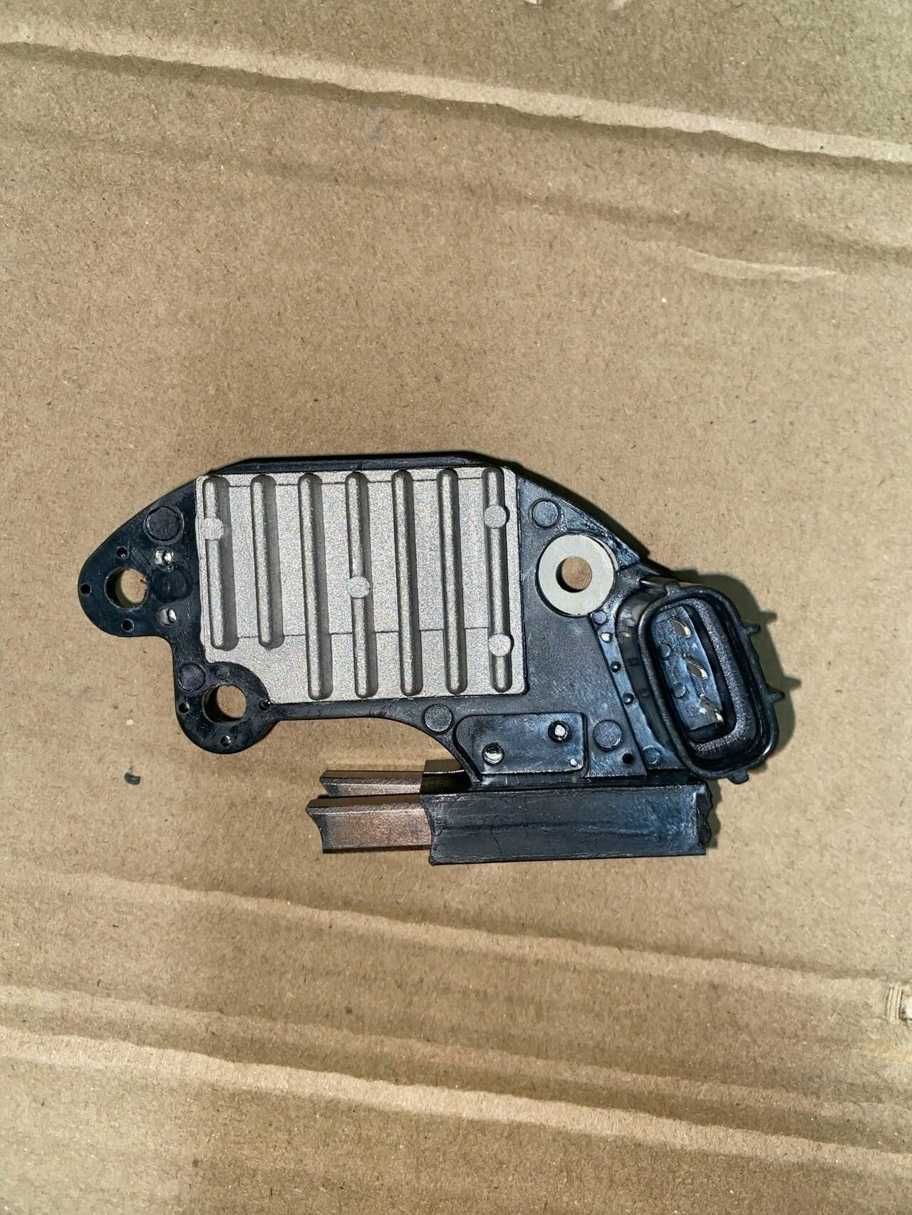 Регулятор напряжения (щетки) Х60 1.8л. GEELY MK 1.5л