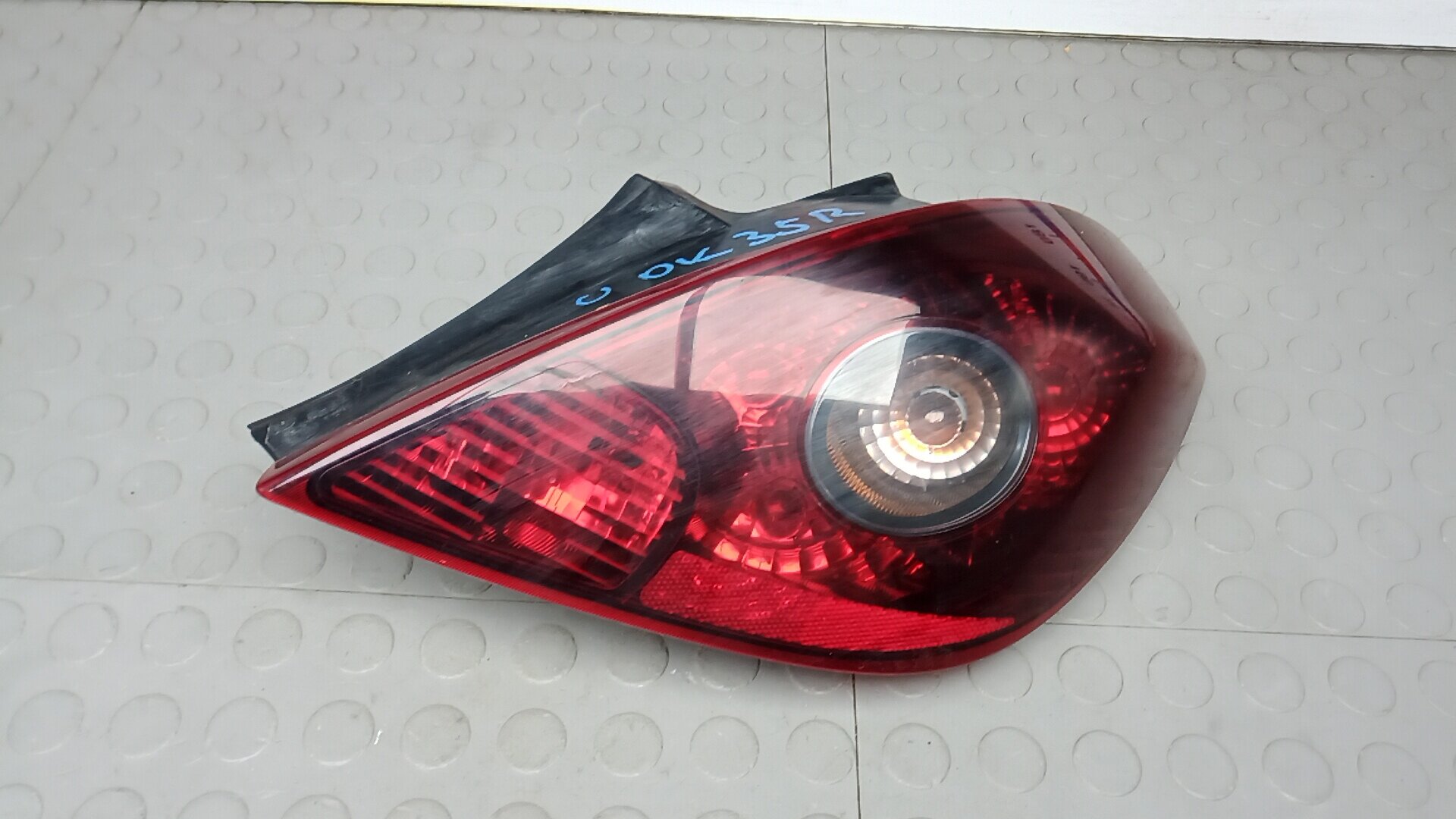 Фонарь задний правый OPEL CORSA D