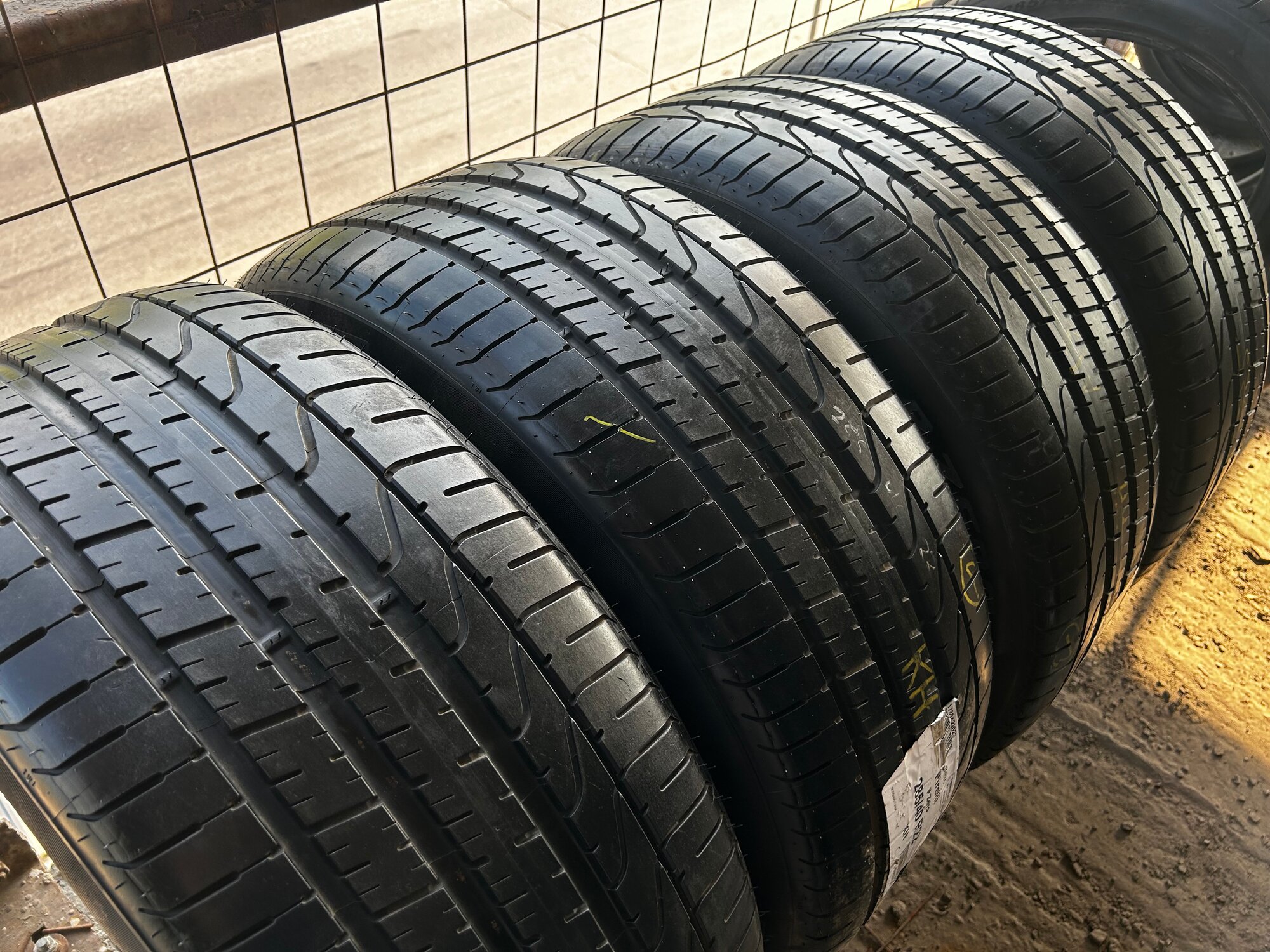 Pirelli P Zero 285/40 R22 110Y — фото 1