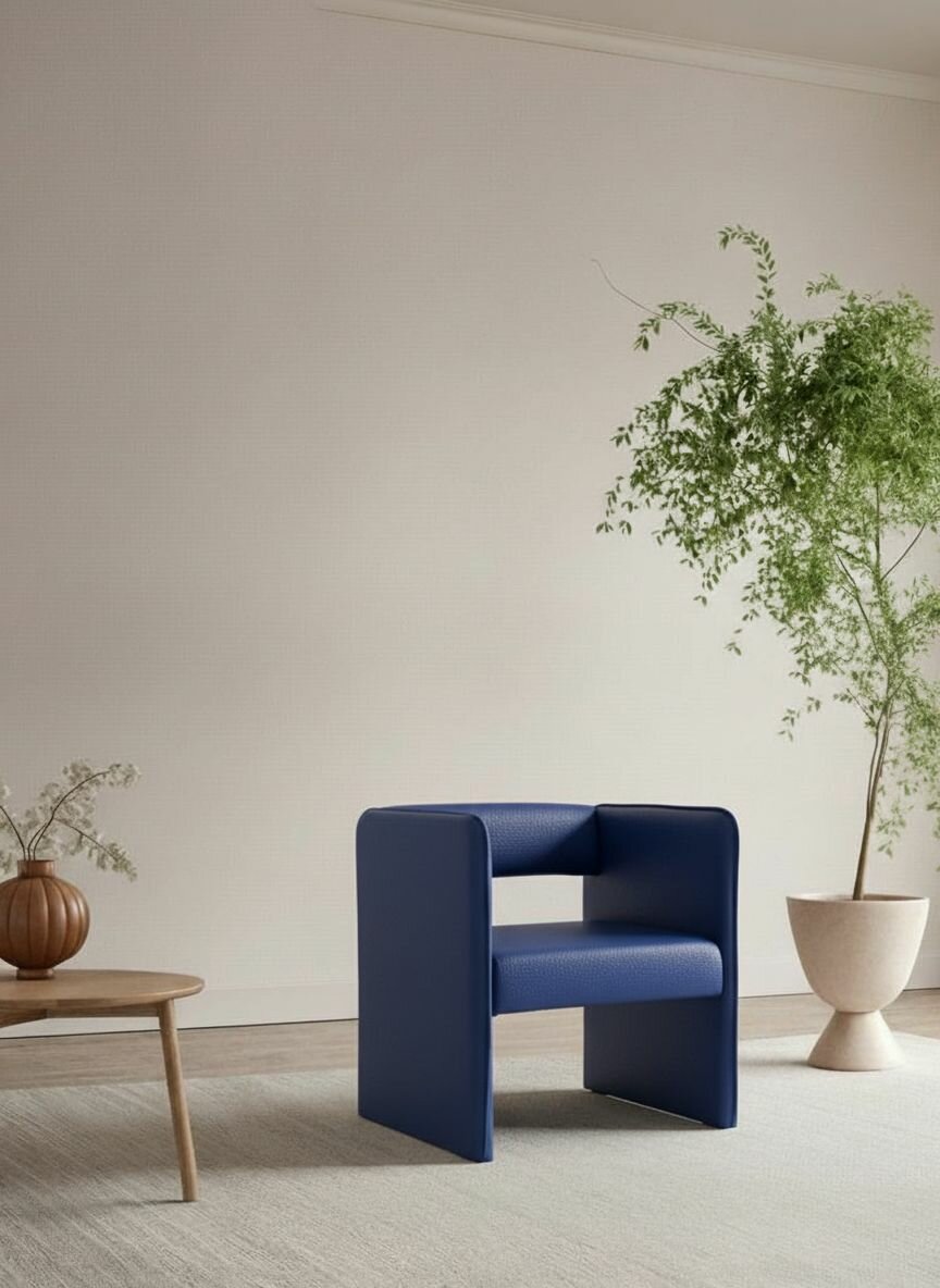 Кресло Меркурий с подлокотниками синяя кожа в офис, дом, салон красоты, прихожую, гостиную, в зону ожидания.