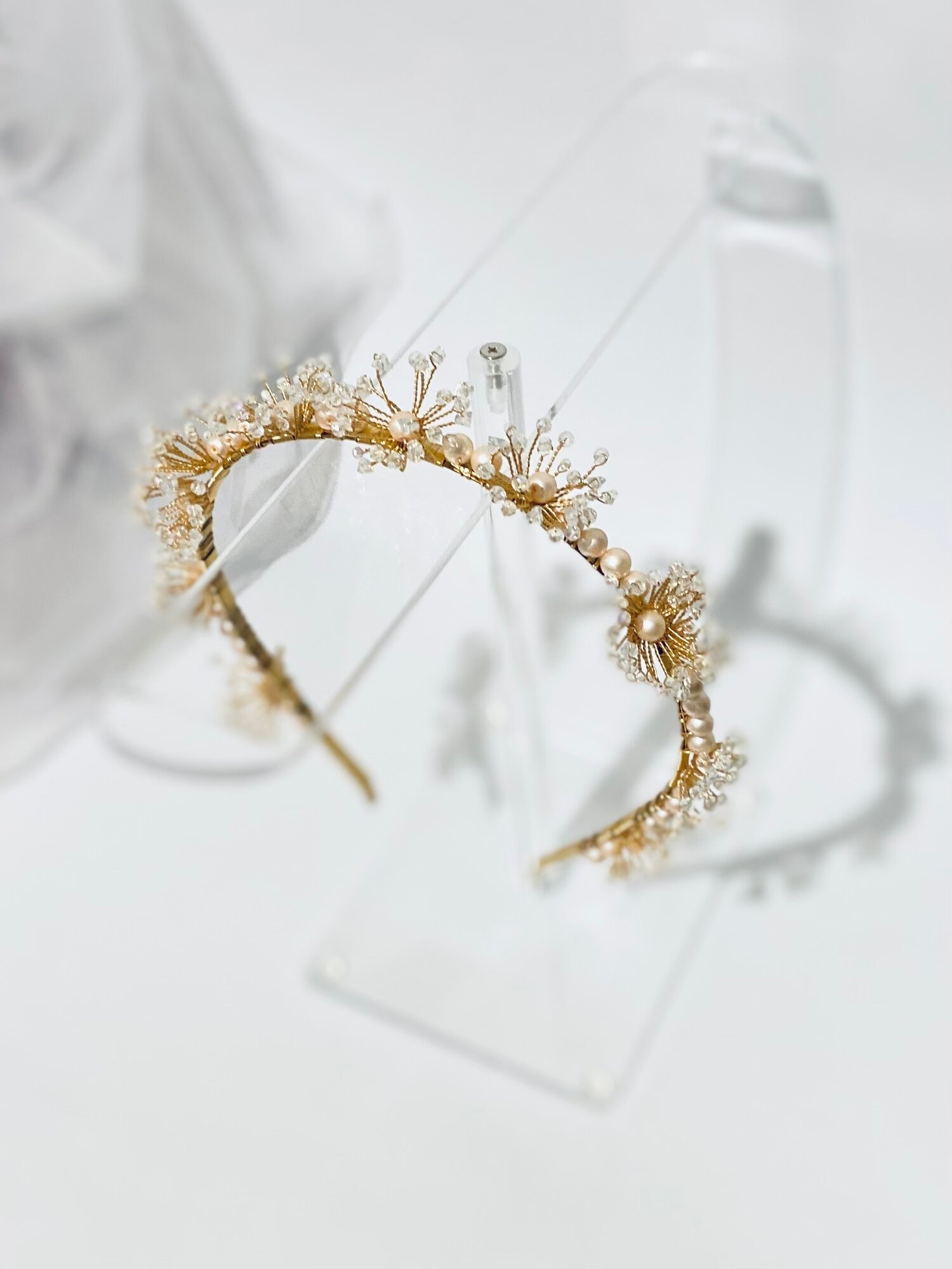 Ободок для волос «Audrey» для стильного образа , светло-персиковый