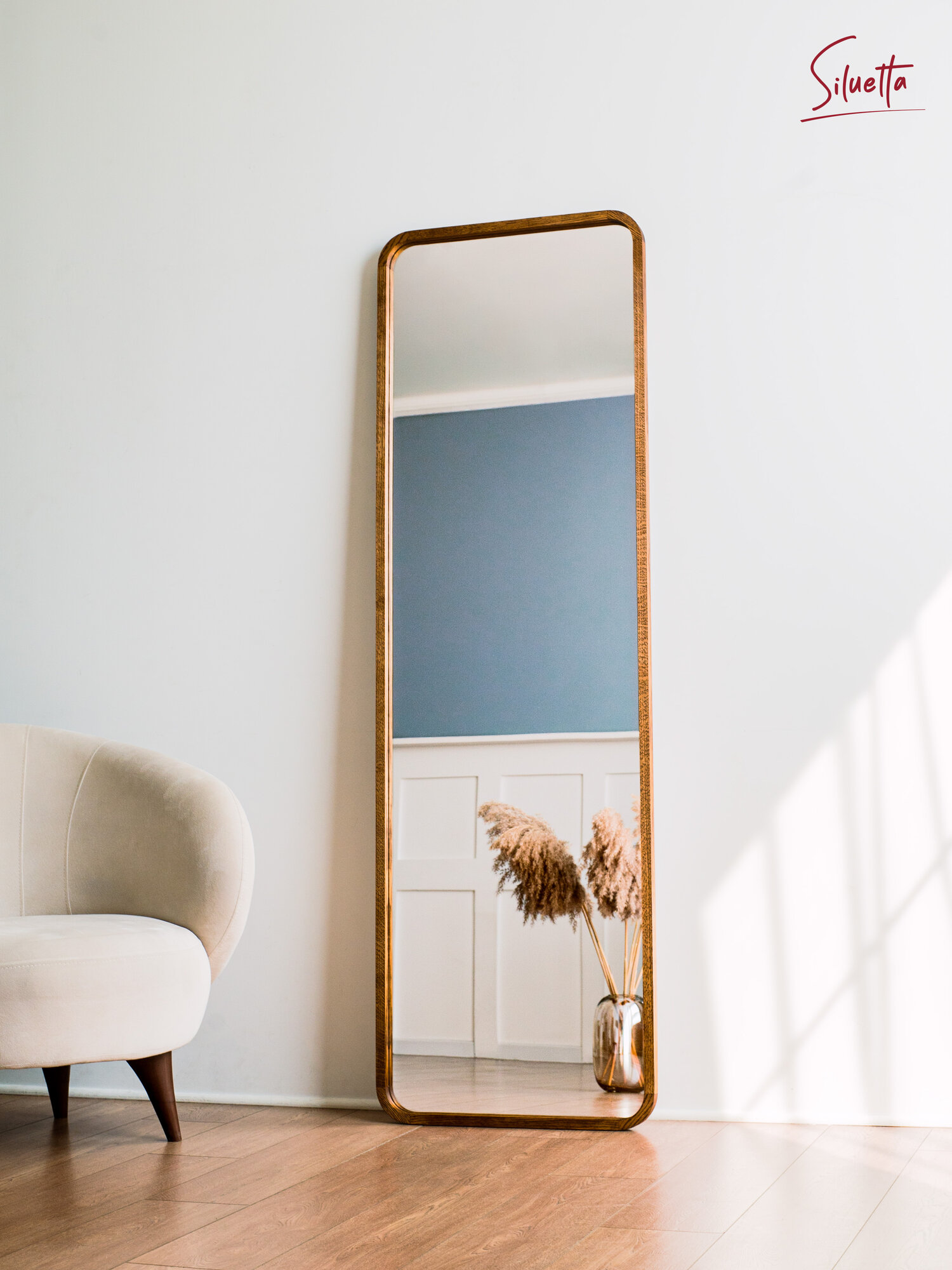 Дизайнерское зеркало Juliet в деревянной раме из массива дуба от бренда Siluetta. 170x70. Темный дуб