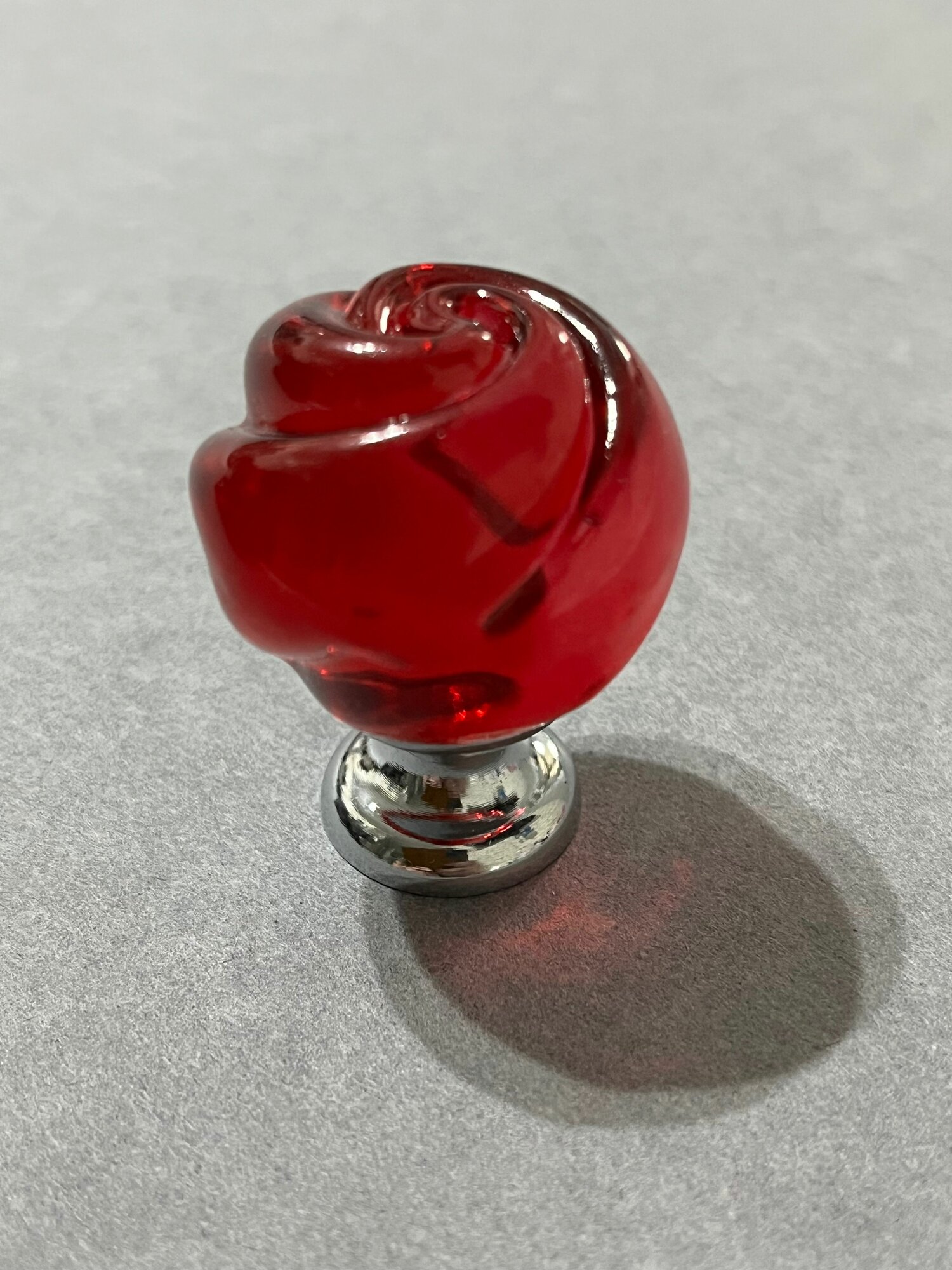 Ручка мебельная розочка, цвет красный, 1шт.