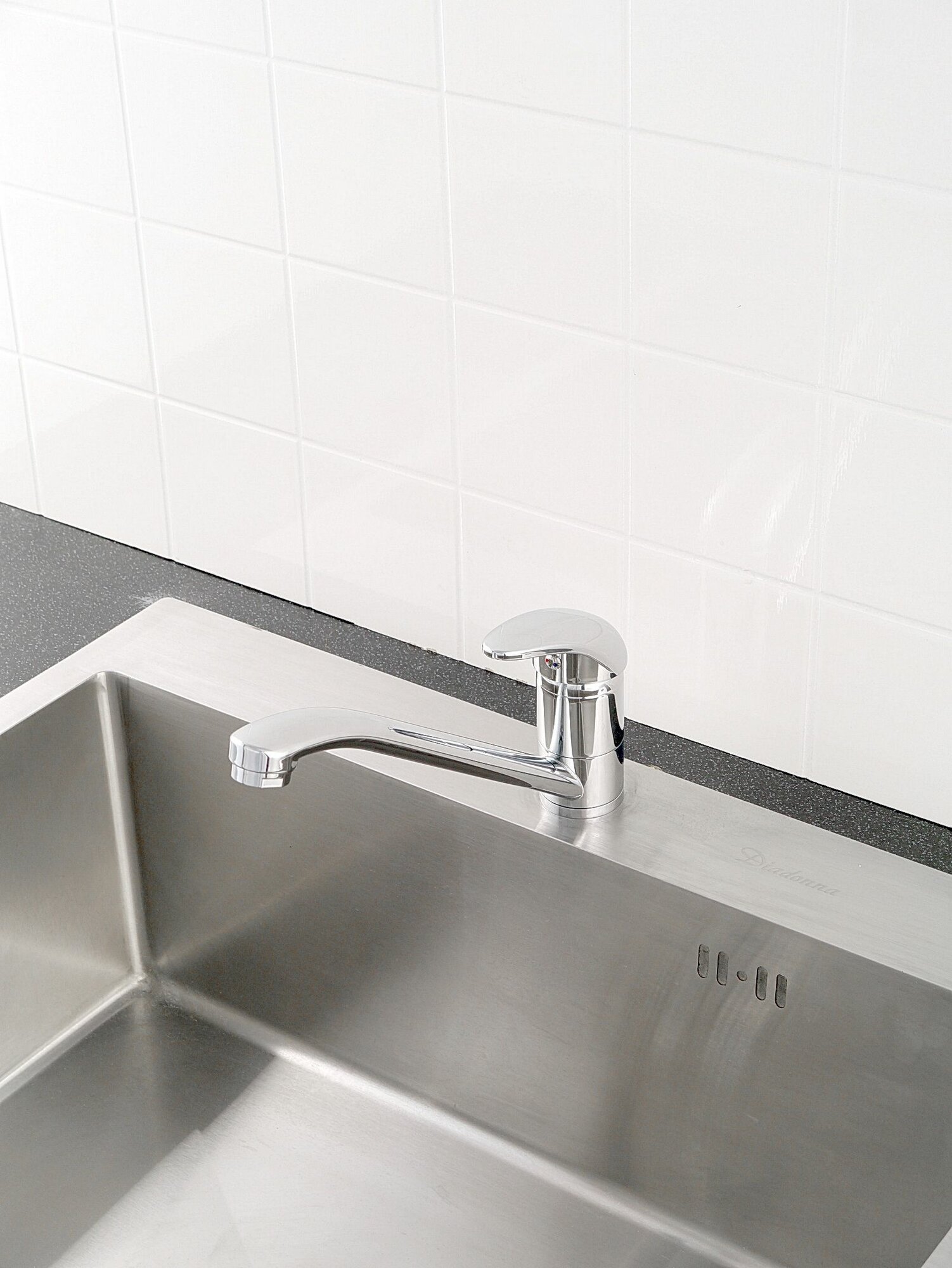 Смеситель Cronwil, латунь, поворотный излив, покрытие хромом — фото 1