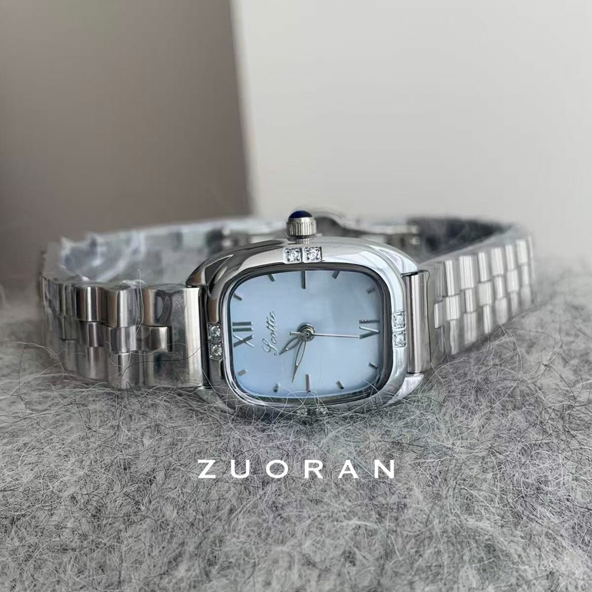 Эксклюзивные голубые часы для женщин с кристальной чистотой