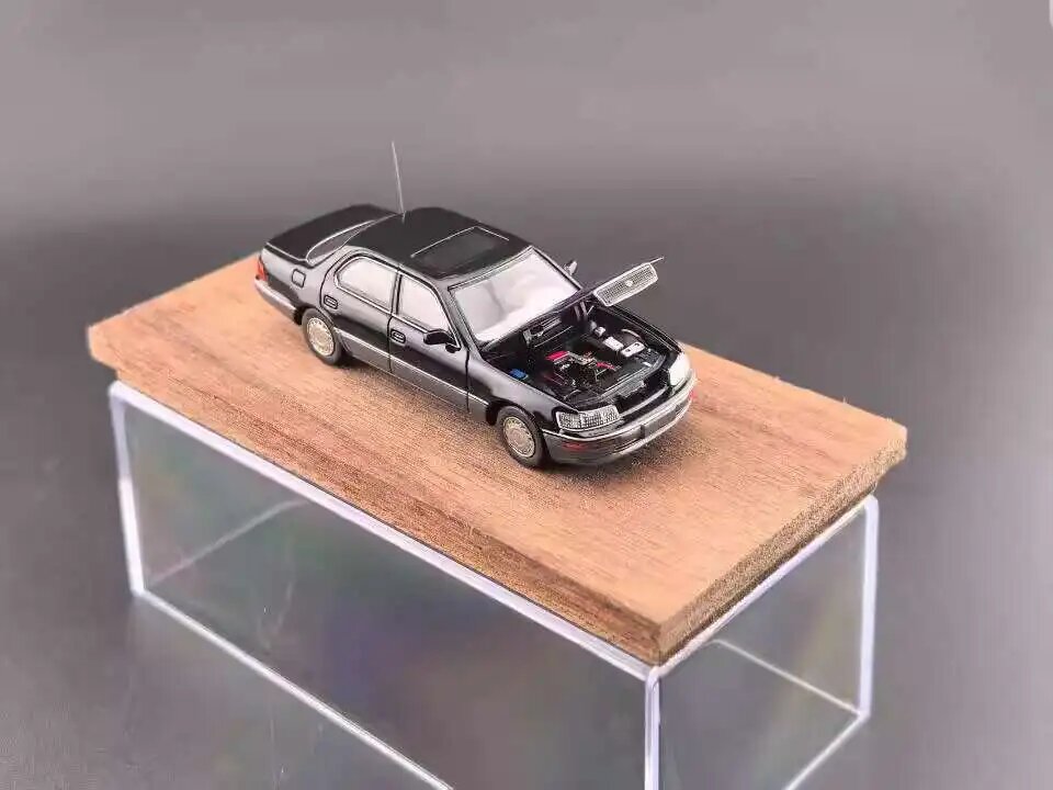 Модель автомобиля LS400 из металла