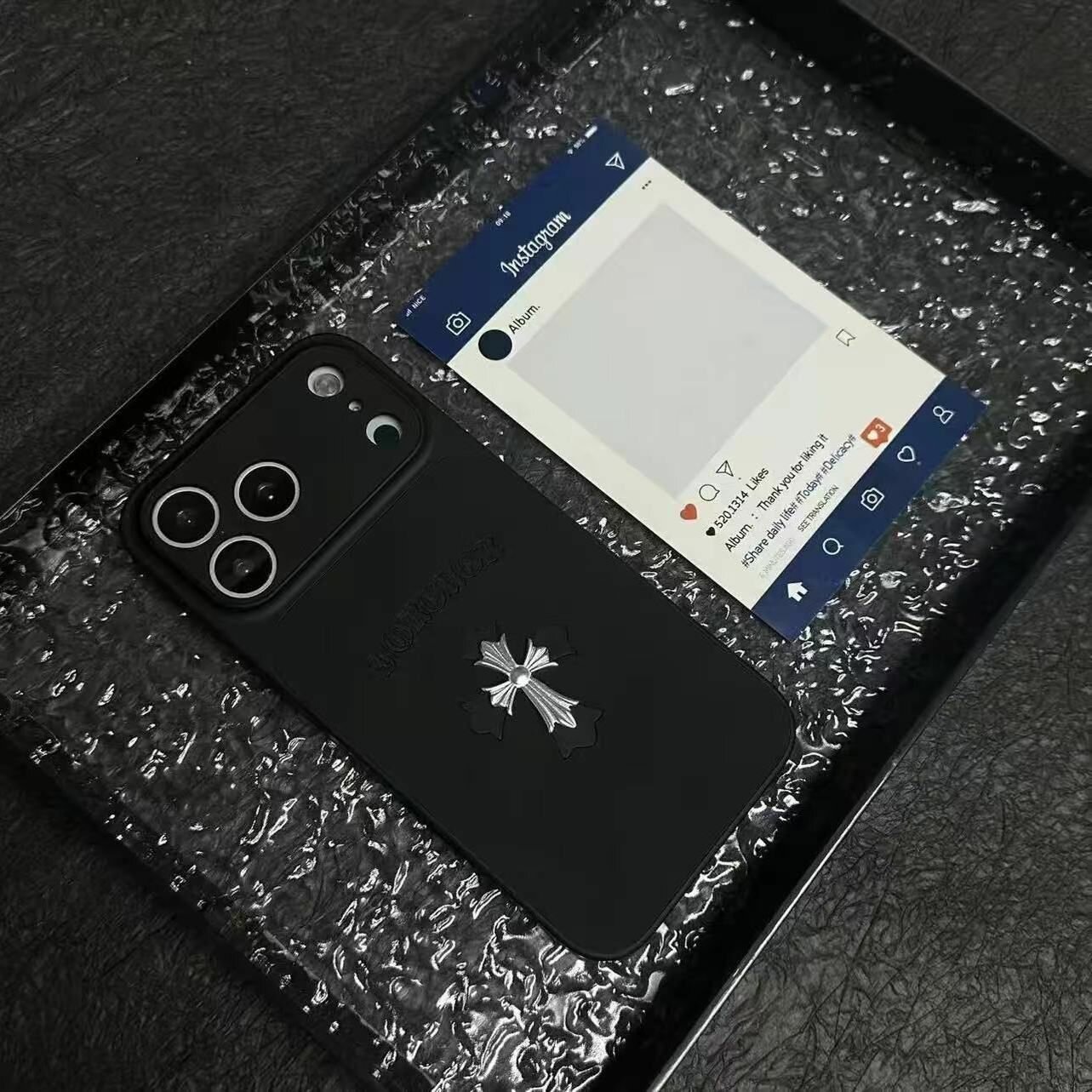 Эксклюзивный чехол из серебристого алюминиевомагниевого сплава Chrome Hearts для смартфона Apple, совместимая модель iPhone 17promax